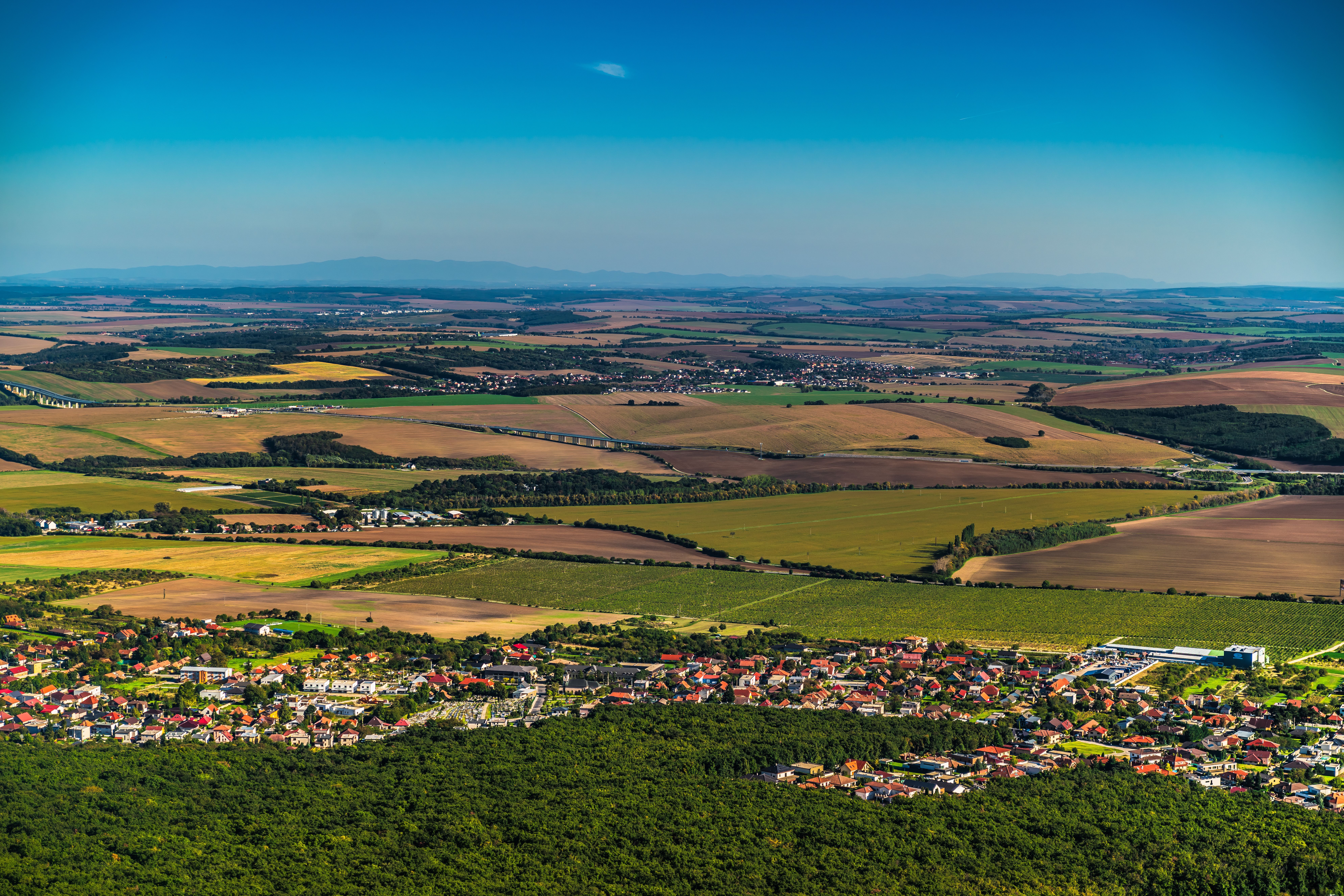 Vista Aérea De La Campiña De Nitra, Eslovaquia · Foto de stock gratuita