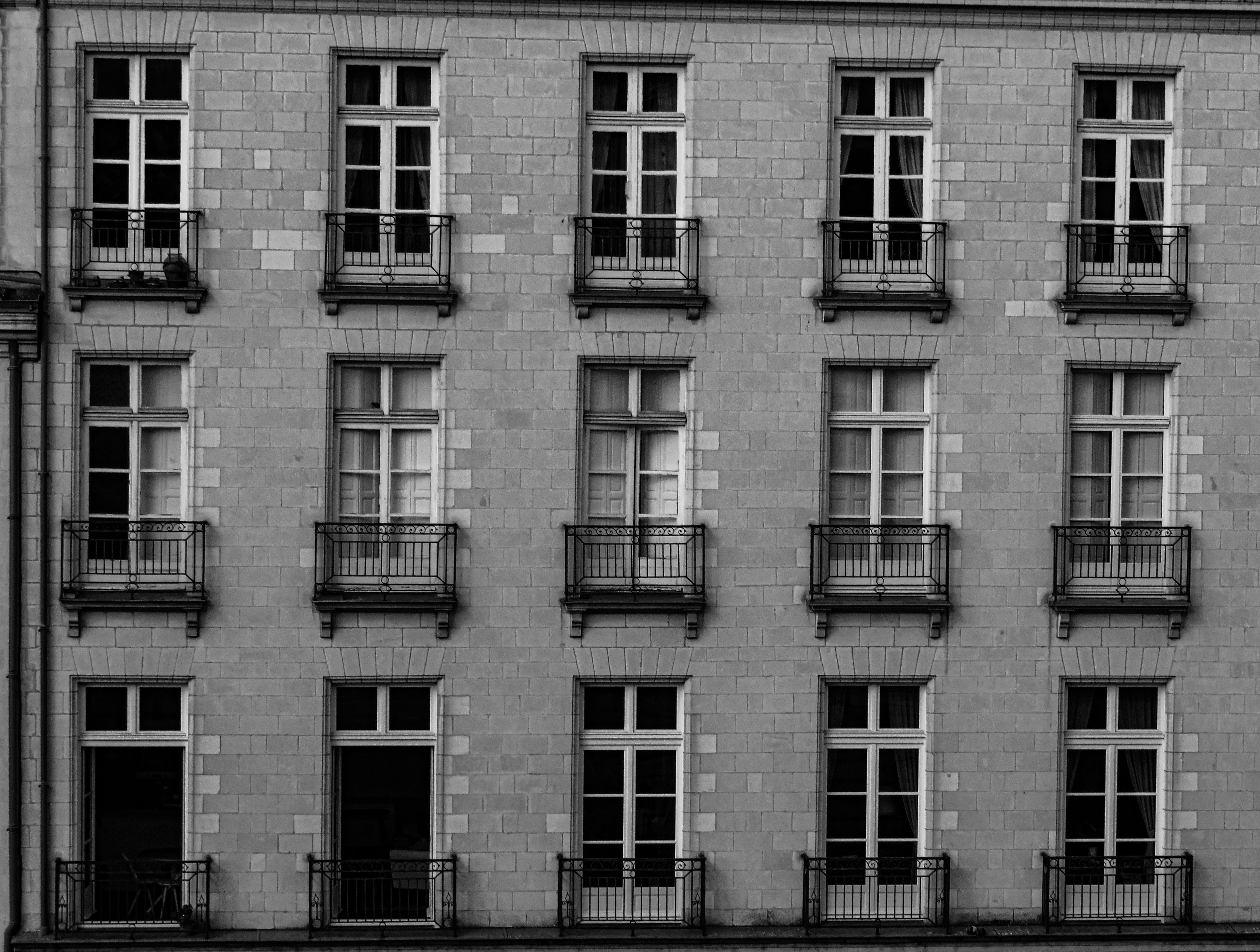 Grayscale Photo of Building · Free Stock Photo