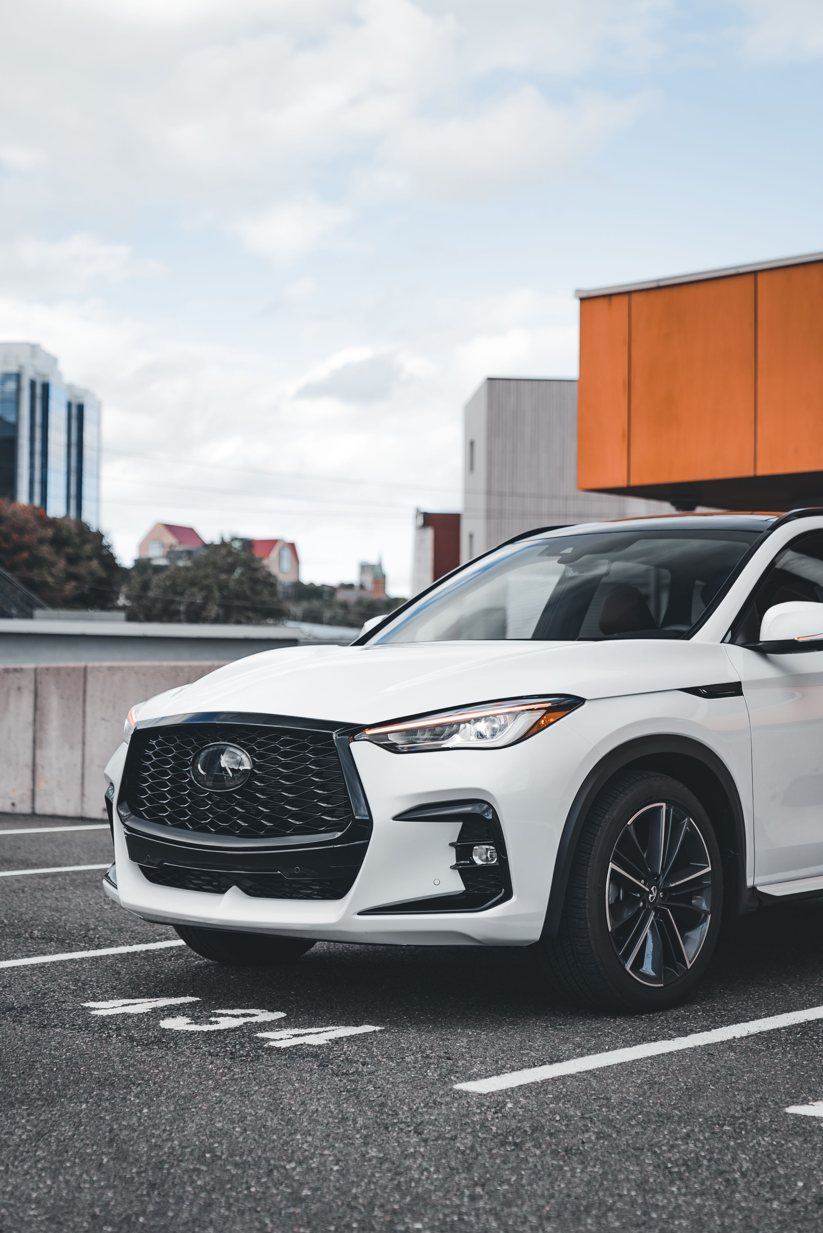 Modern White SUV in Urban Parking Lot Scene · Free Stock Photo