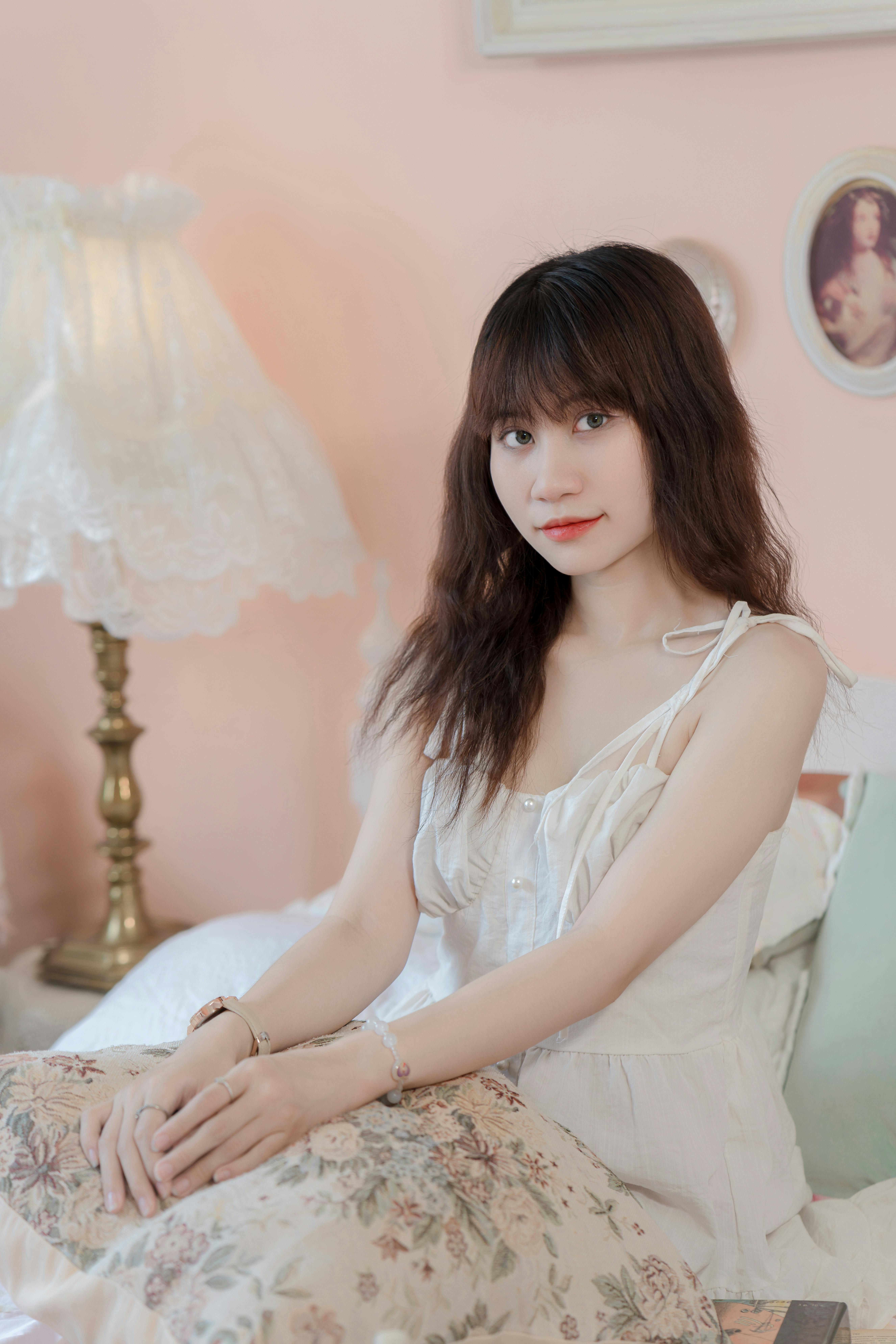 Women Clevage Photos, Download The BEST Free Women Clevage Stock Photos ...