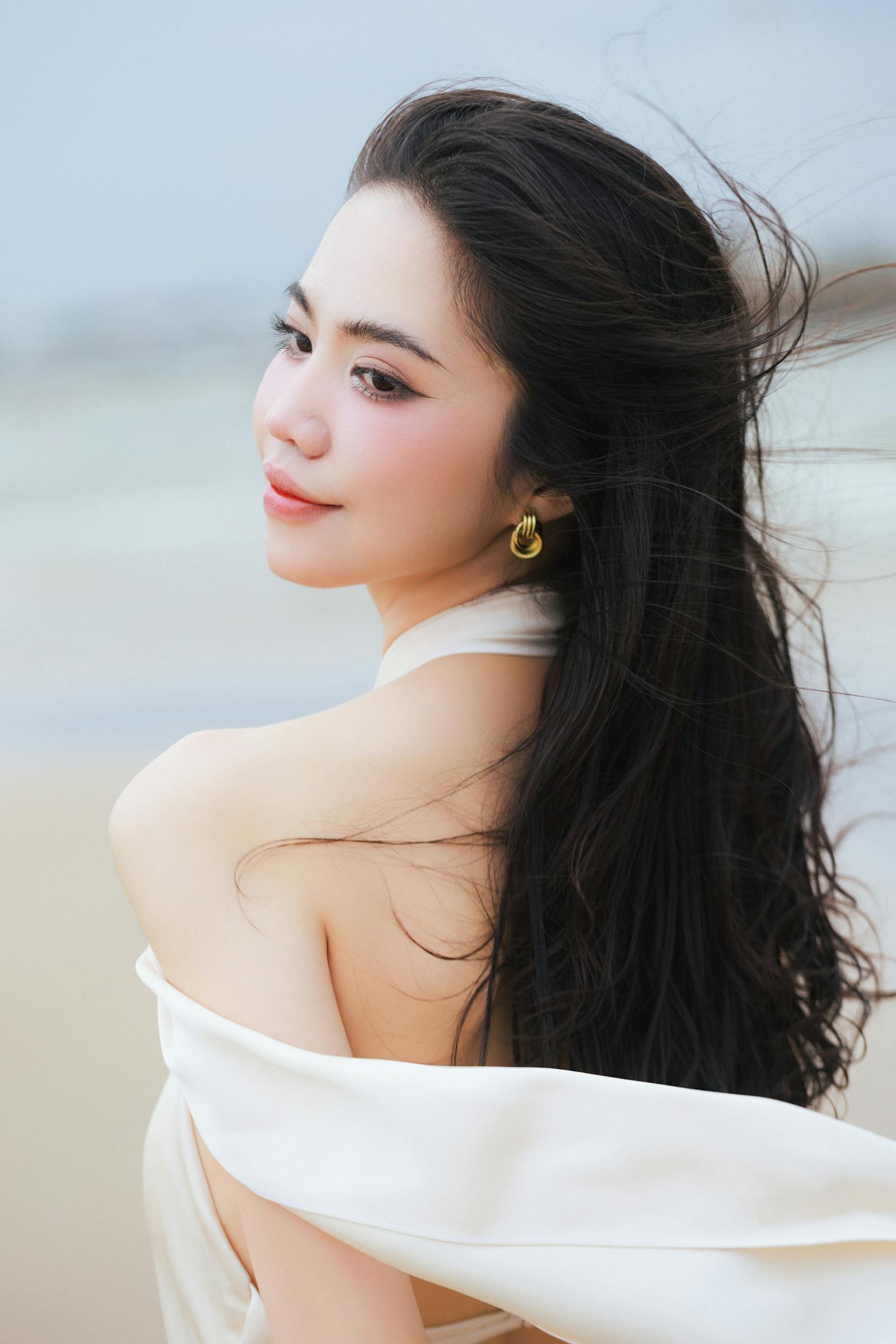 Women Clevage Photos, Download The BEST Free Women Clevage Stock Photos ...