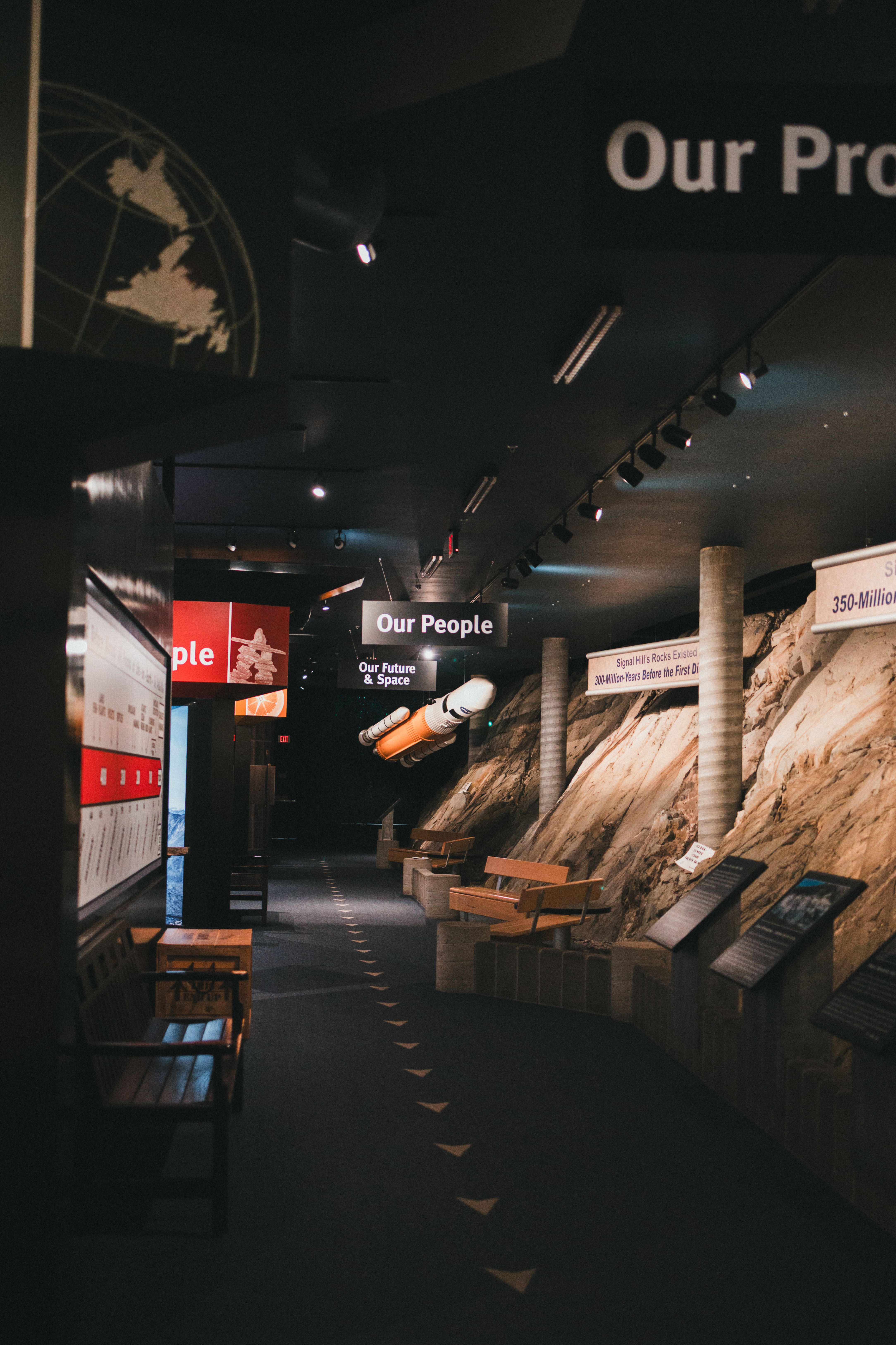 Exhibit Hall Featuring Historical Displays · Free Stock Photo