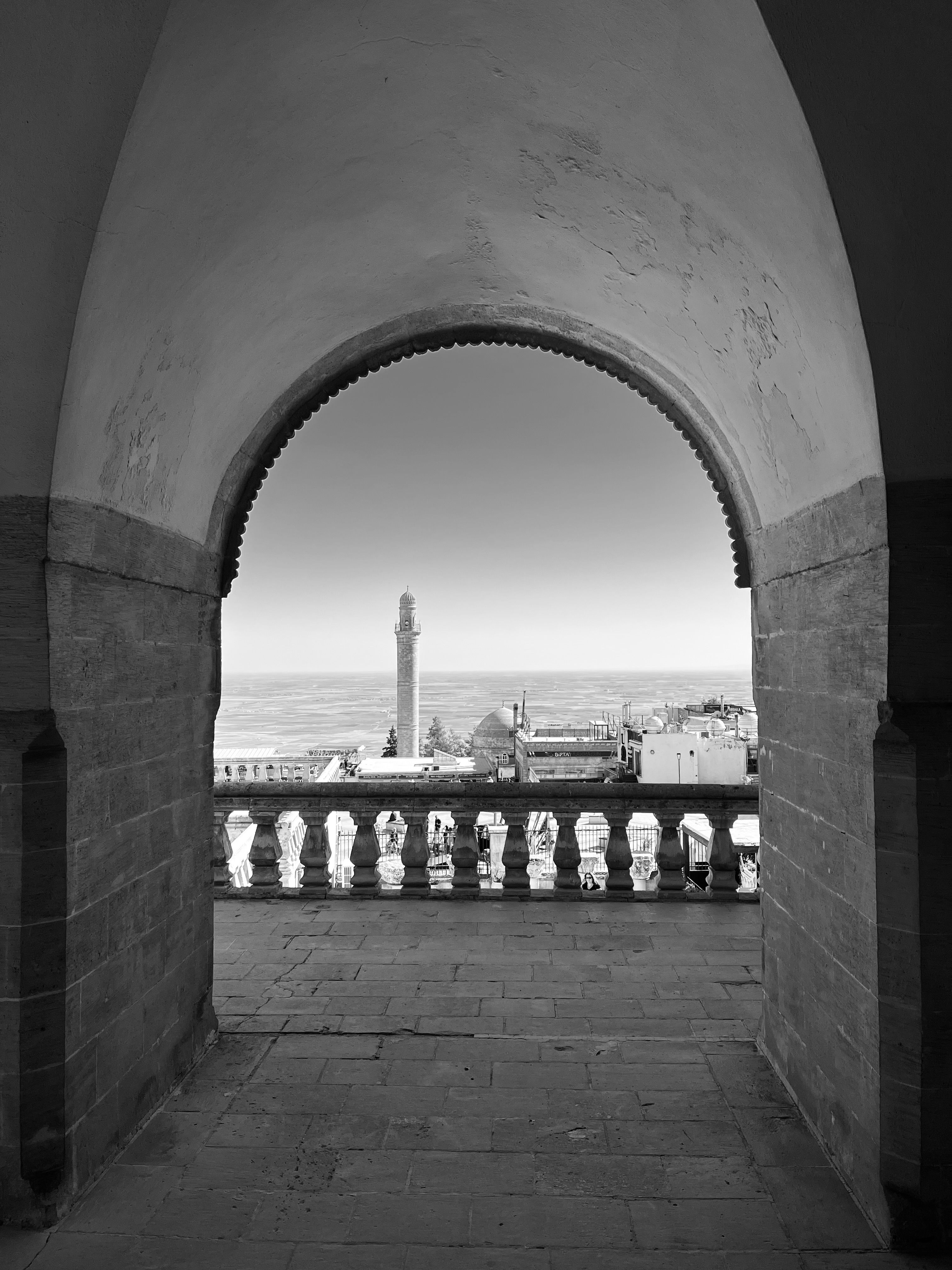 Archway View Leading to Historic Coastal Cityscape · Free Stock Photo