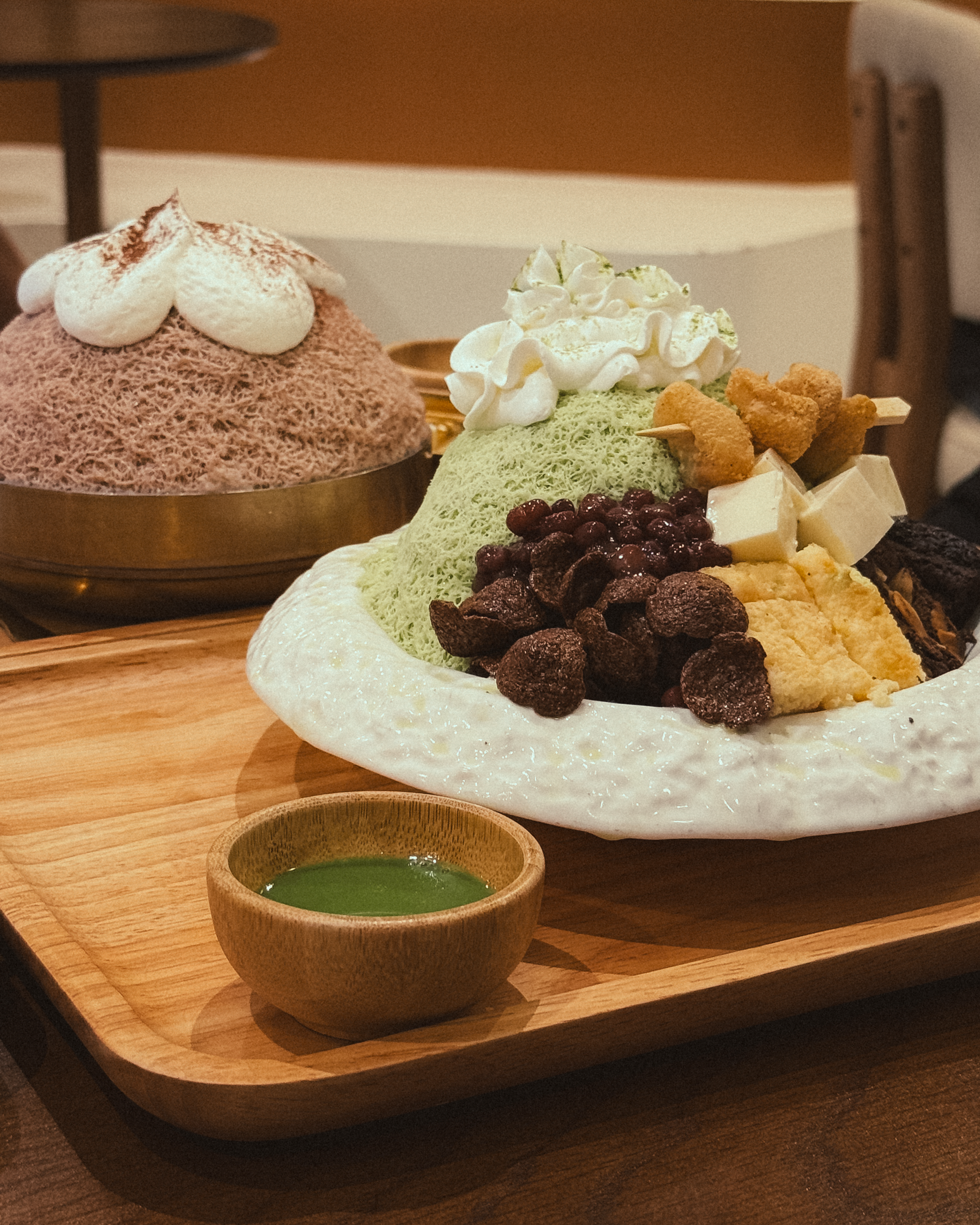 Deliciosos Postres Coreanos De Bingsu Con Hielo Raspado · Foto de stock ...