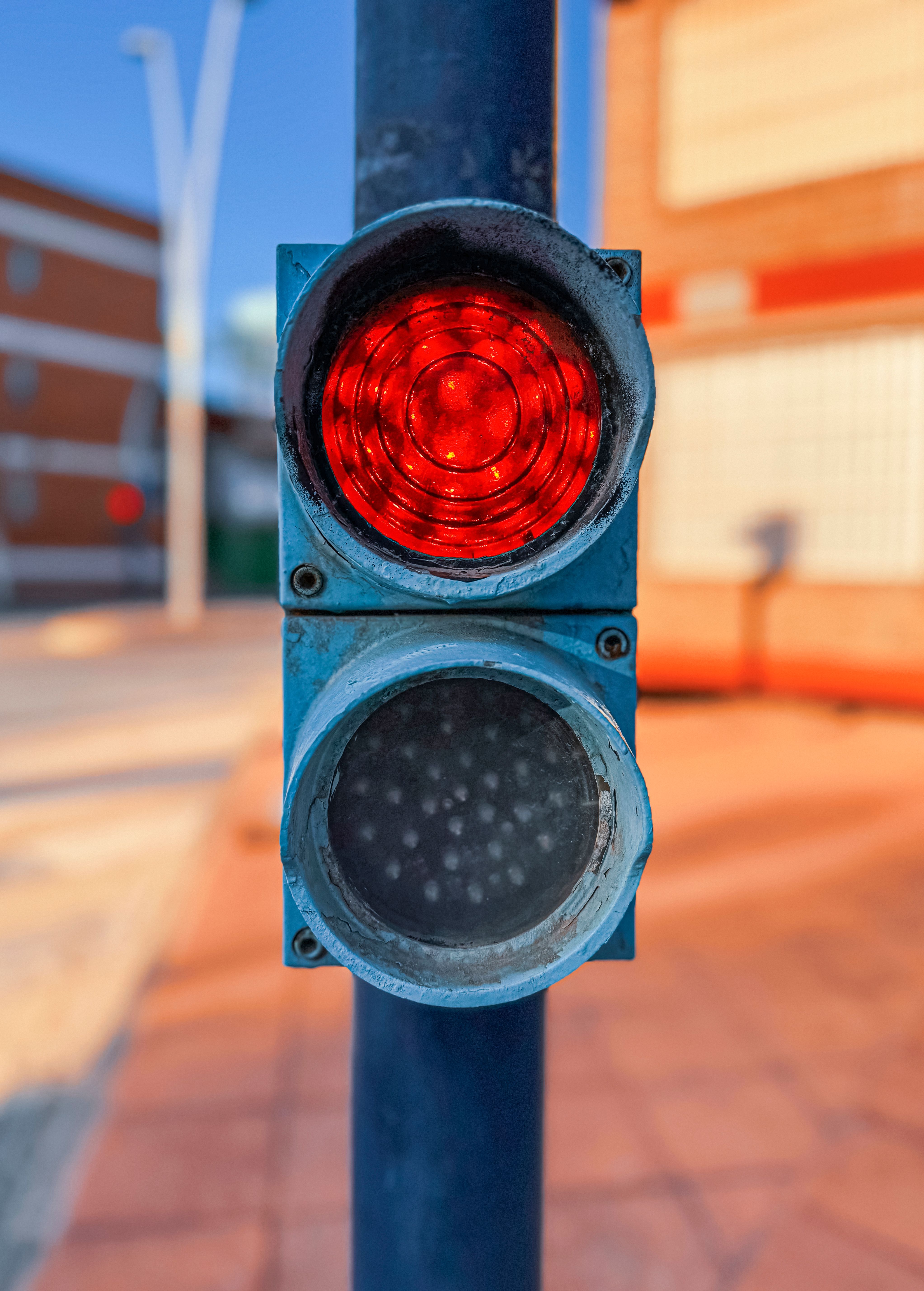 Close-up of Red Traffic Light in Santiago de la Ribera · Free Stock Photo