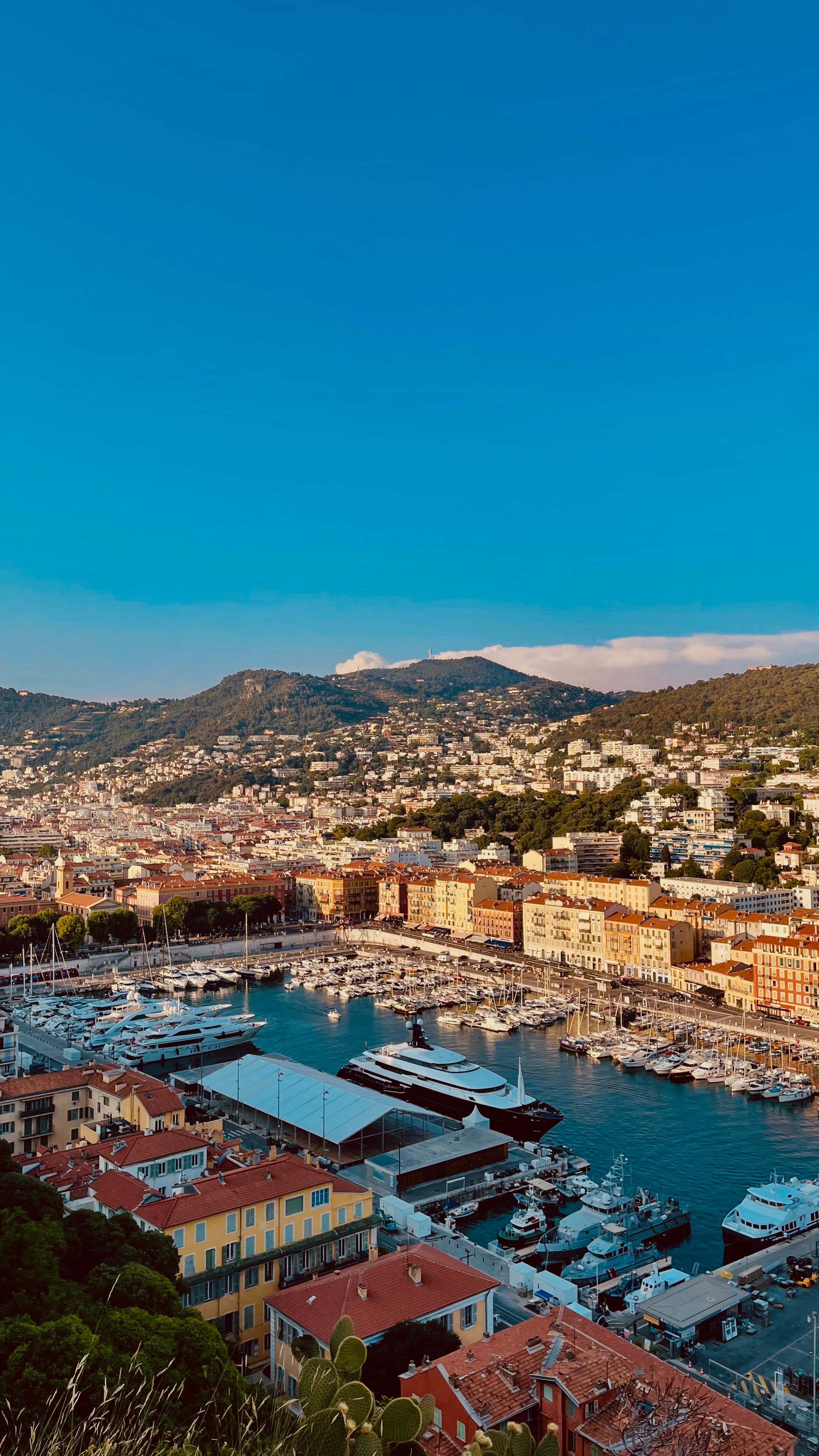 Vista Panorámica Del Puerto De Niza En Provenza Alpes Costa Azul · Foto ...