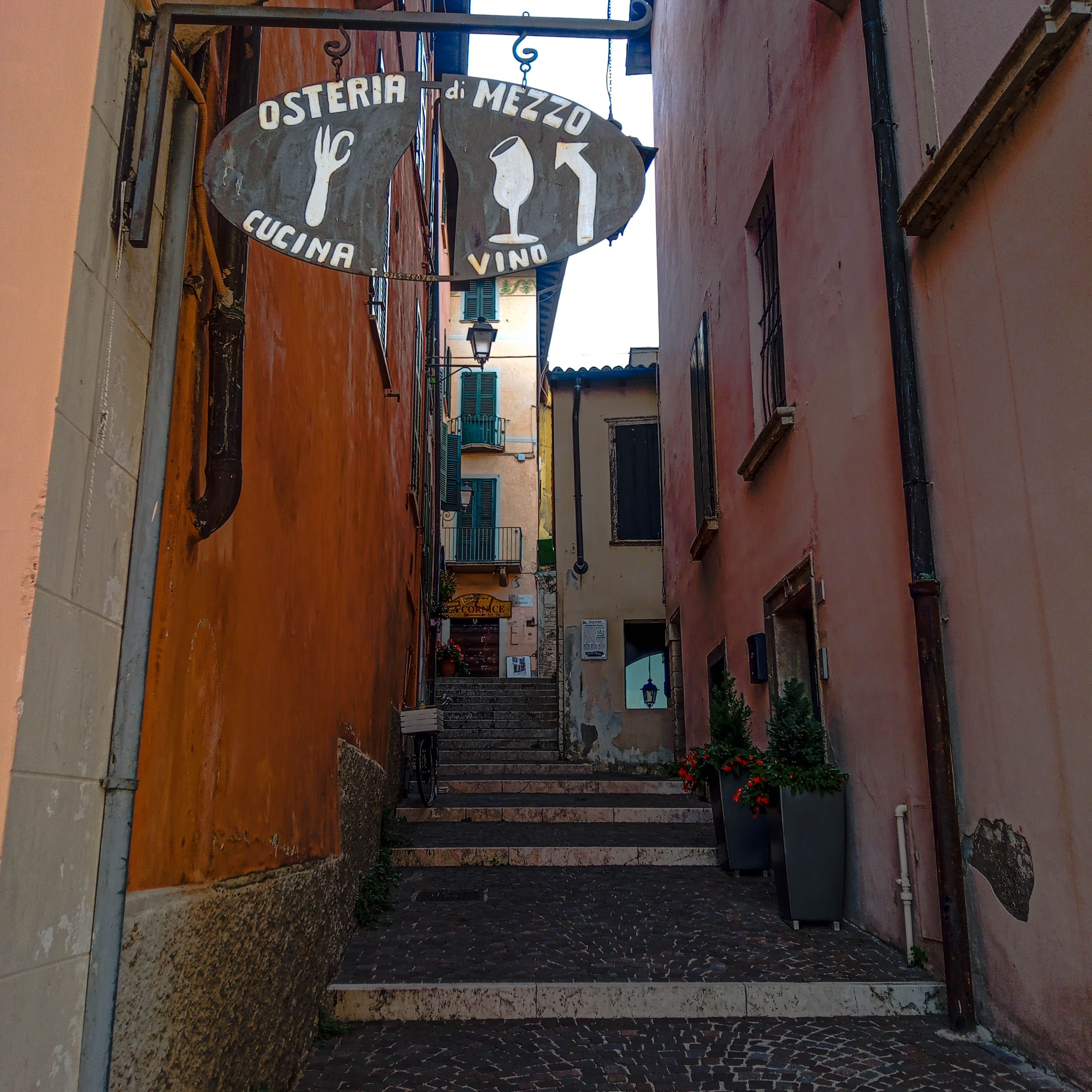 Charming Italian Alley with Restaurant Sign · Free Stock Photo