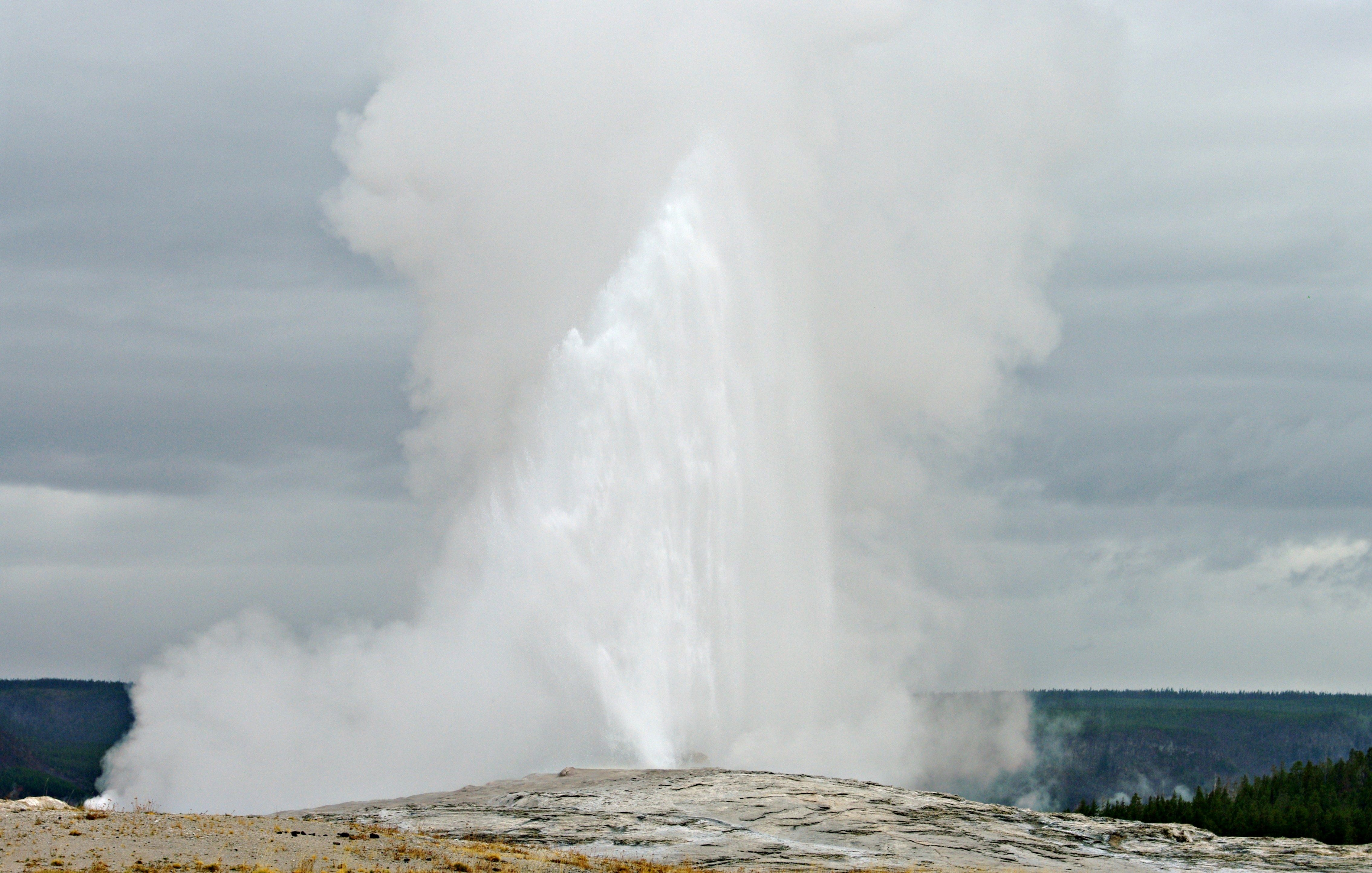 Spectacular Eruption of Old Faithful Geyser · Free Stock Photo