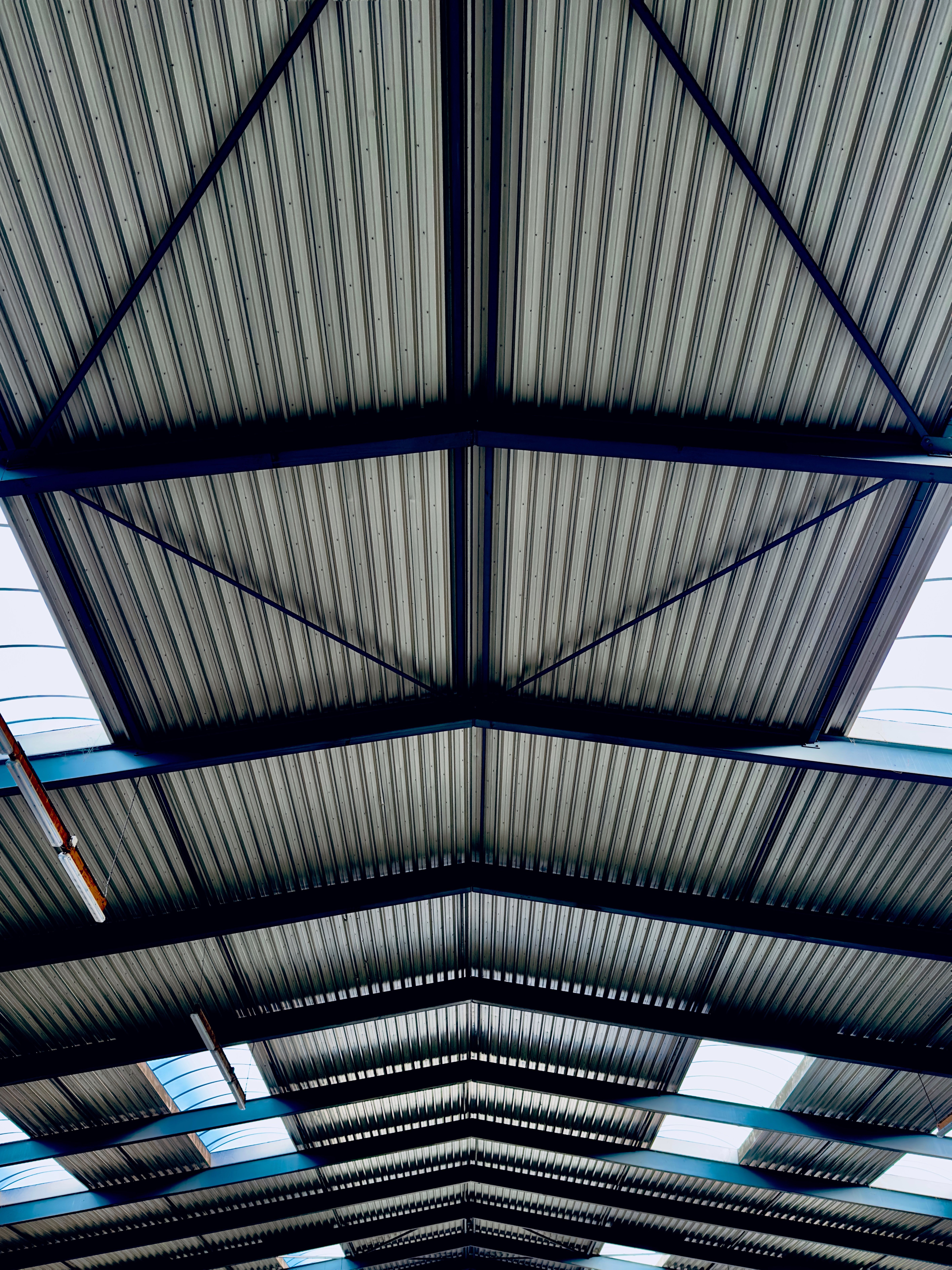 Modern Industrial Roof with Steel Beams · Free Stock Photo