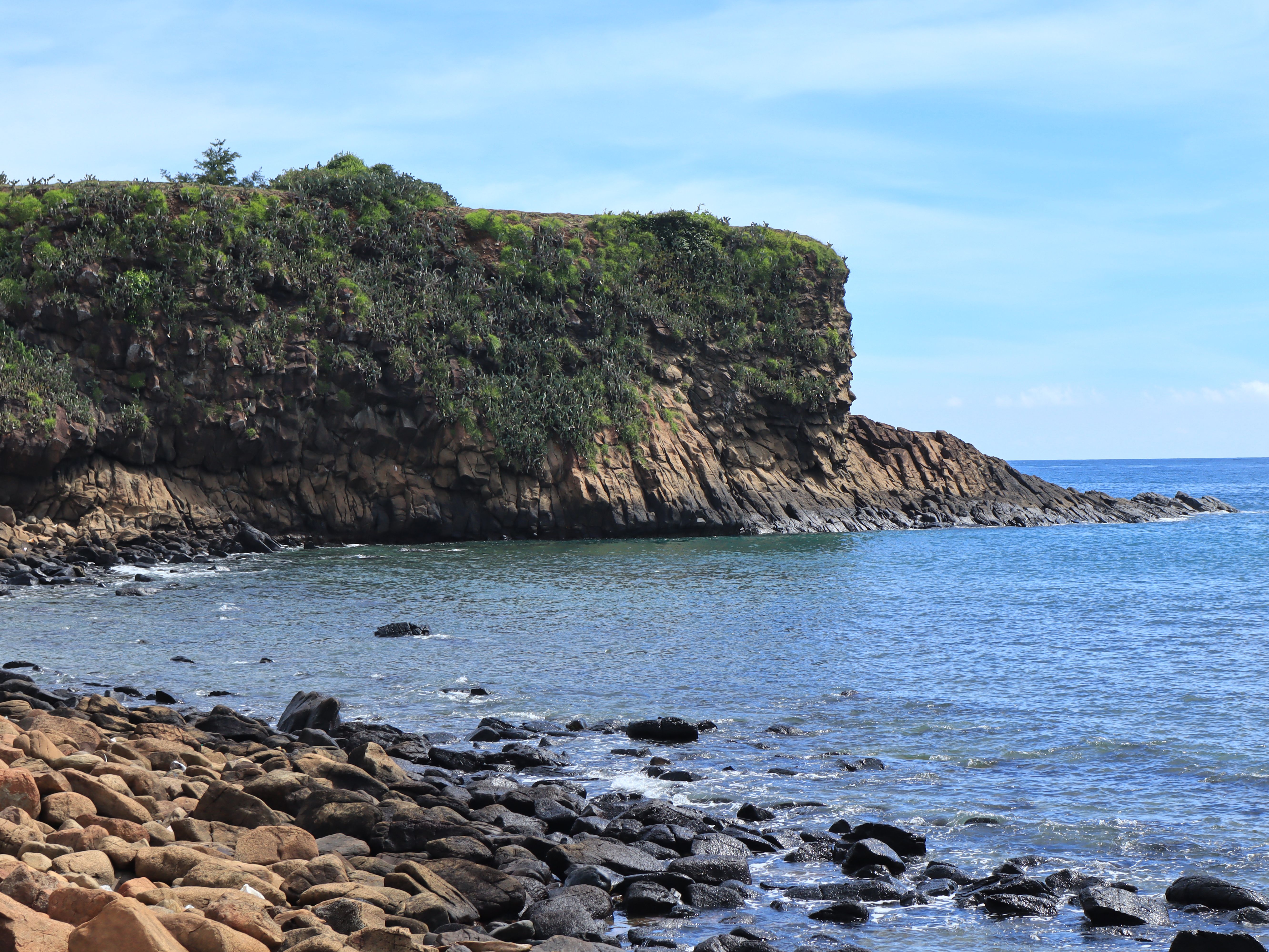 Picturesque Rocky Coastline with Cliffs and Ocean · Free Stock Photo