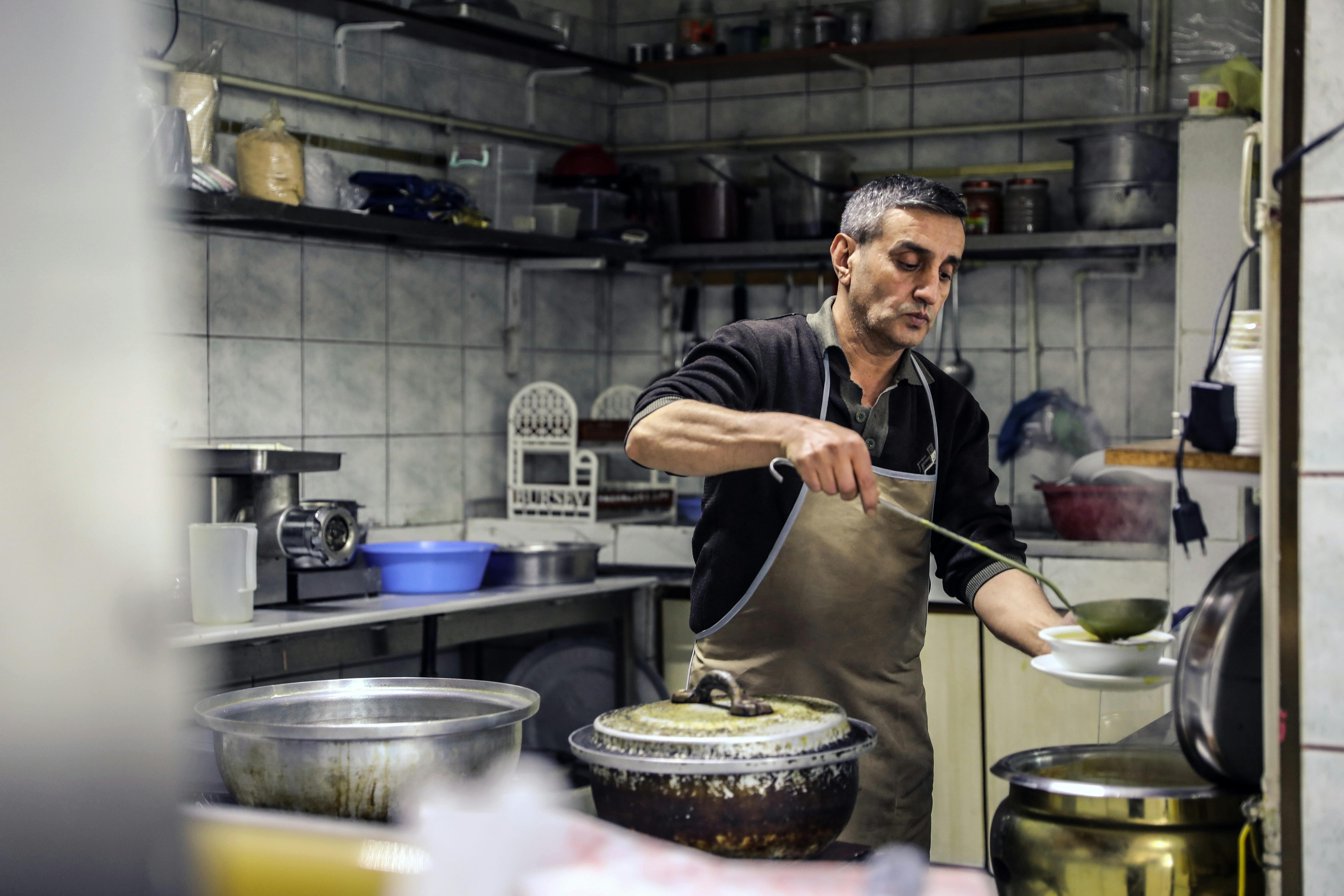 Chef Cooking Photos, Download The BEST Free Chef Cooking Stock Photos ...