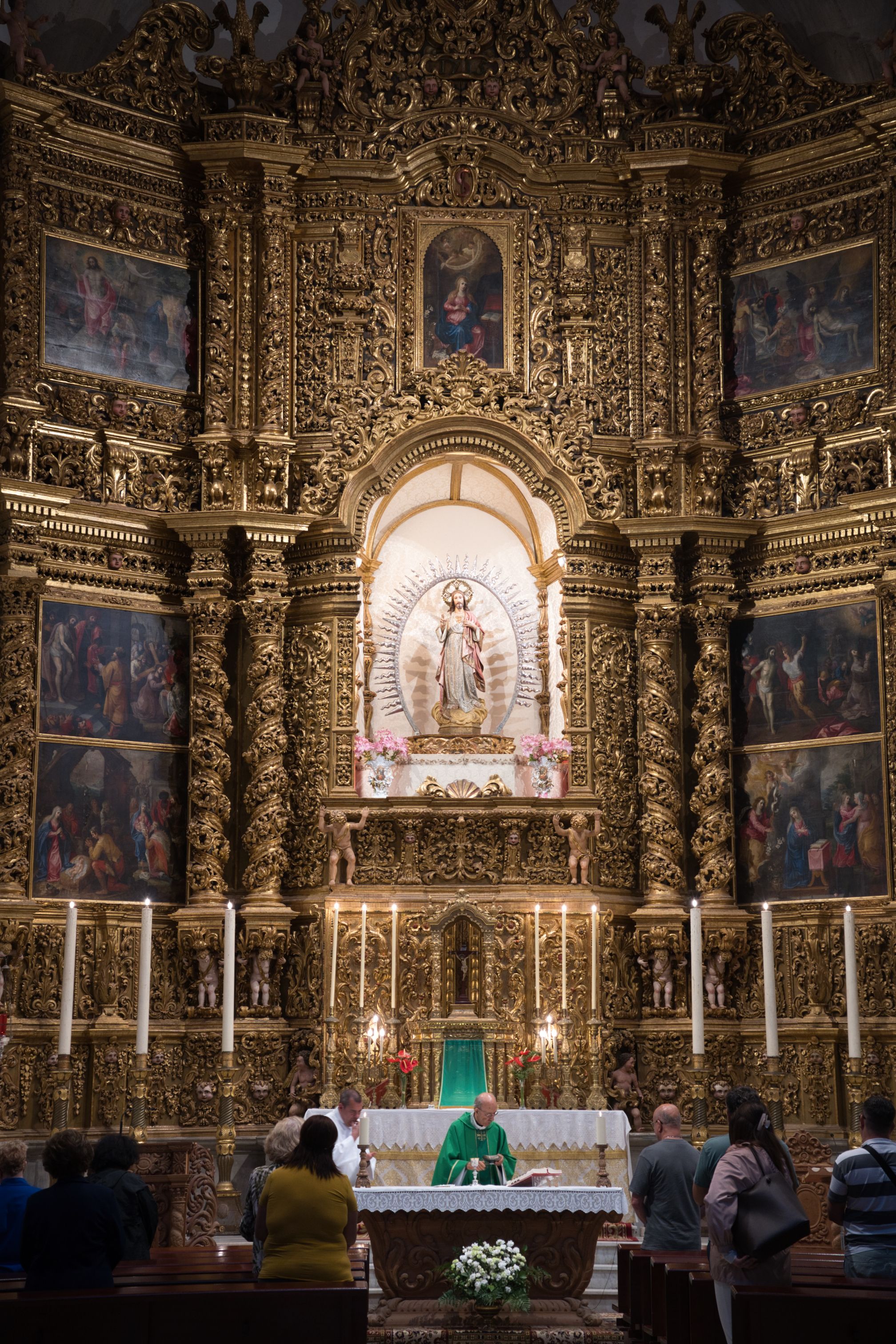 Ornate Church Interior with Altar and Worshipers · Free Stock Photo