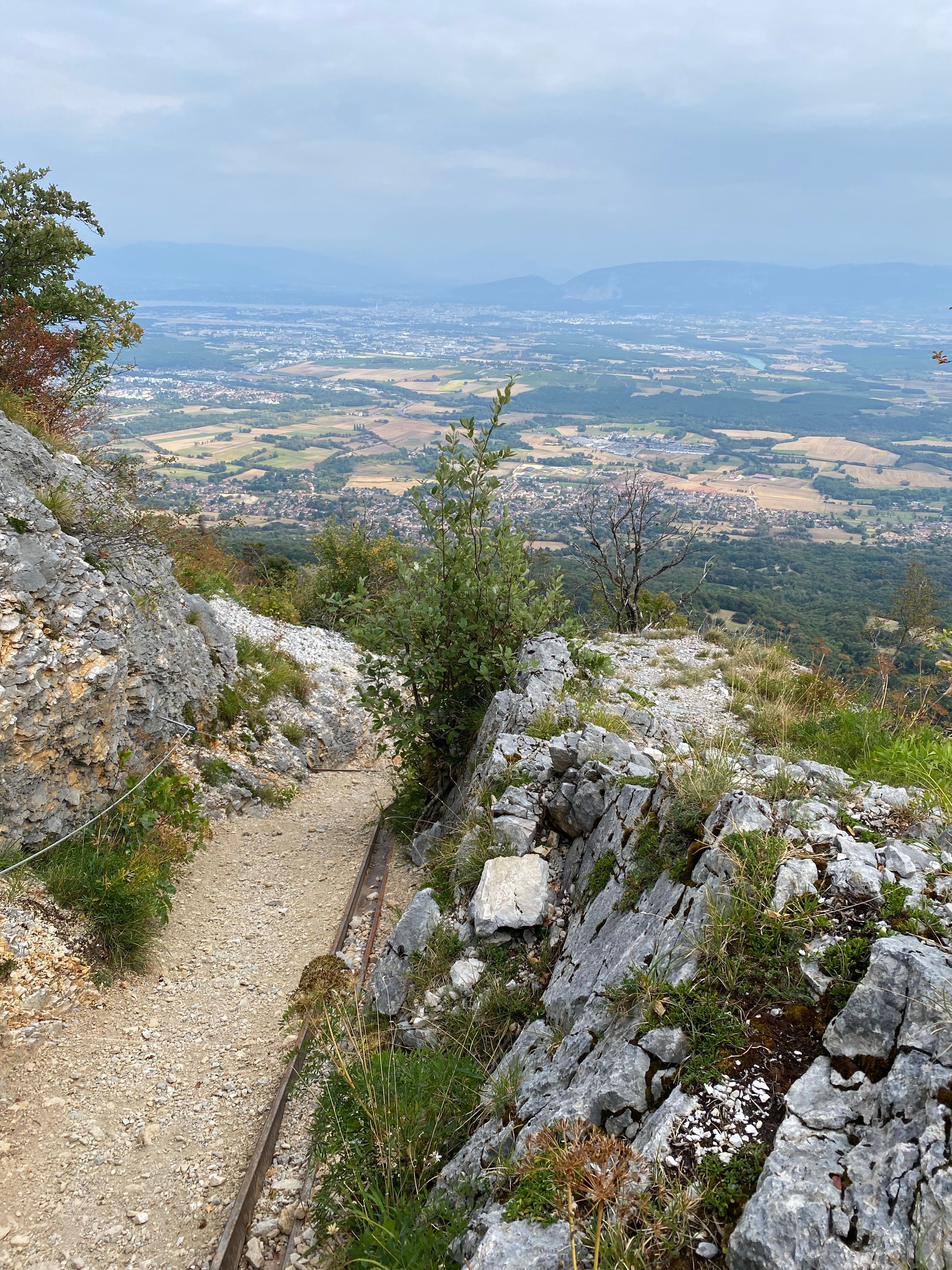 Scenic Mountain Trail with Panoramic Valley View · Free Stock Photo