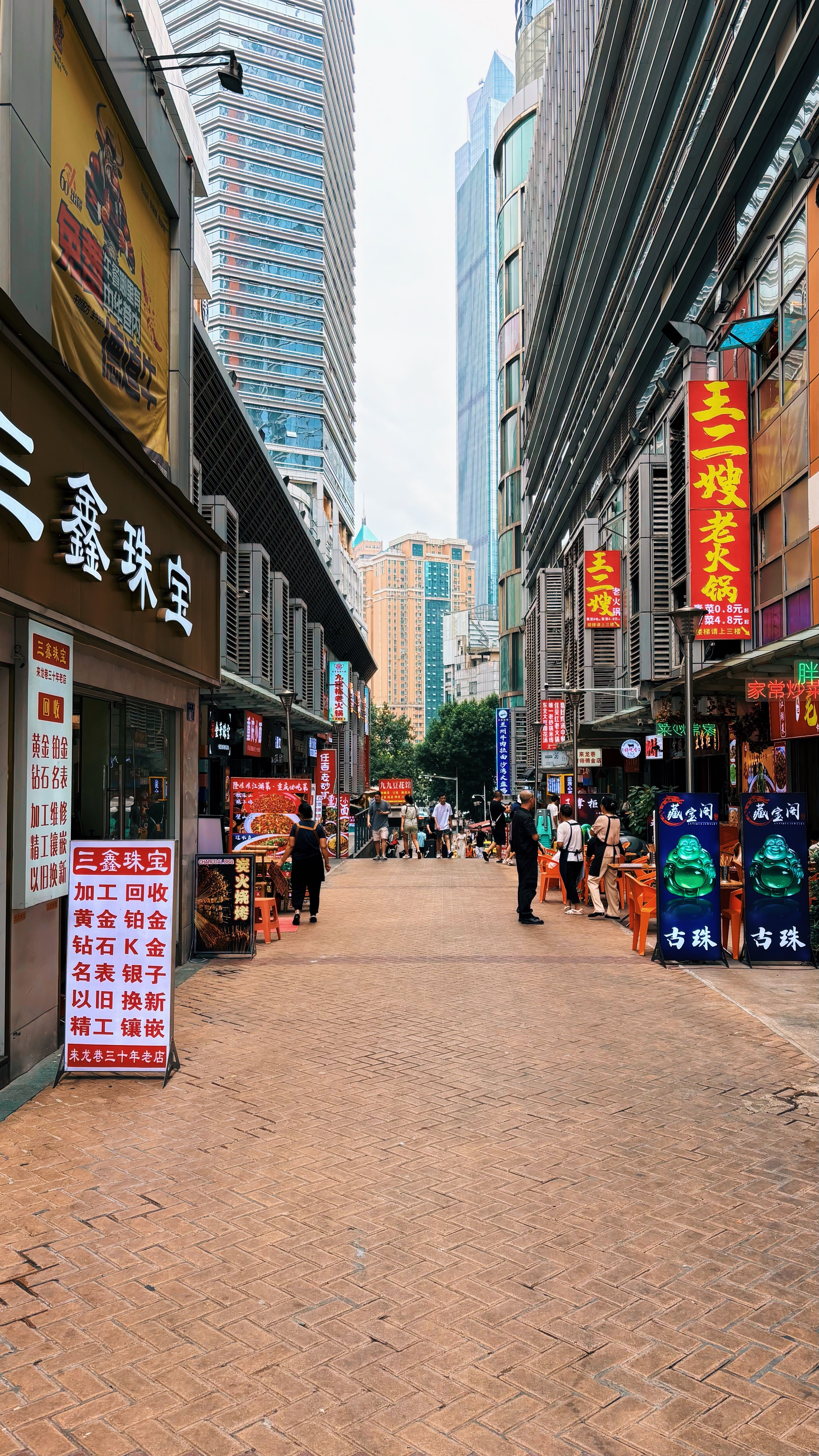 Vibrant Street Scene in Chongqing, China · Free Stock Photo