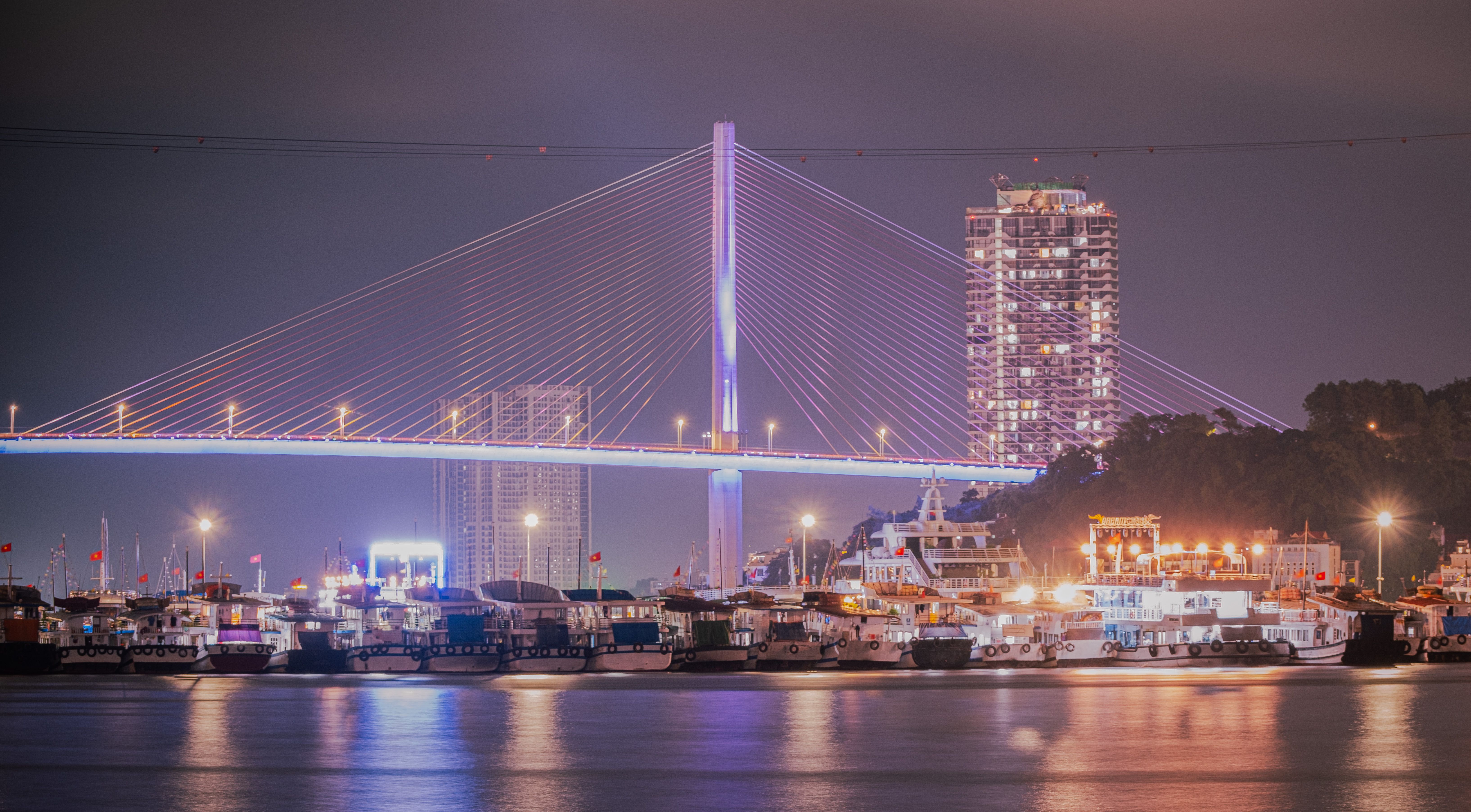 Illuminated Bridge and Boats at Night · Free Stock Photo