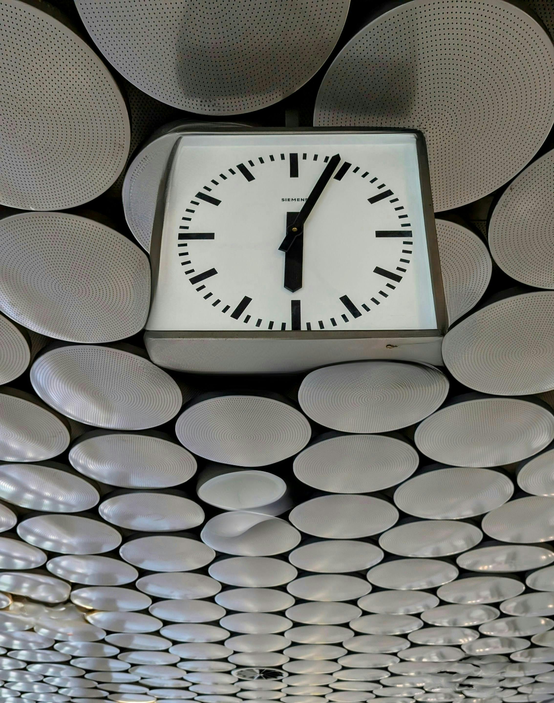 Time Clock Photos, Download The BEST Free Time Clock Stock Photos & HD ...