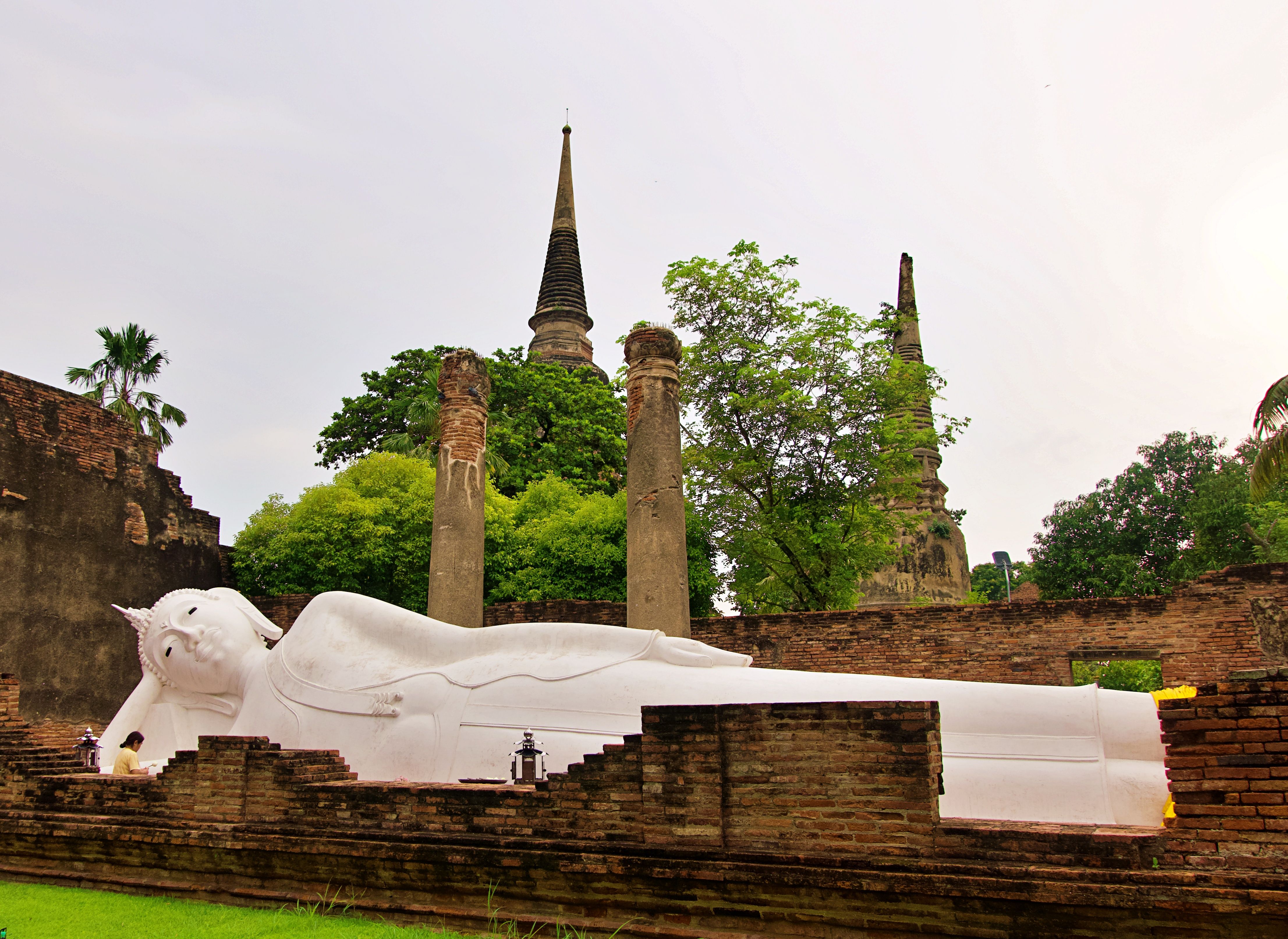 Serene Reclining Buddha at Wat Yai Chai Mongkhon · Free Stock Photo