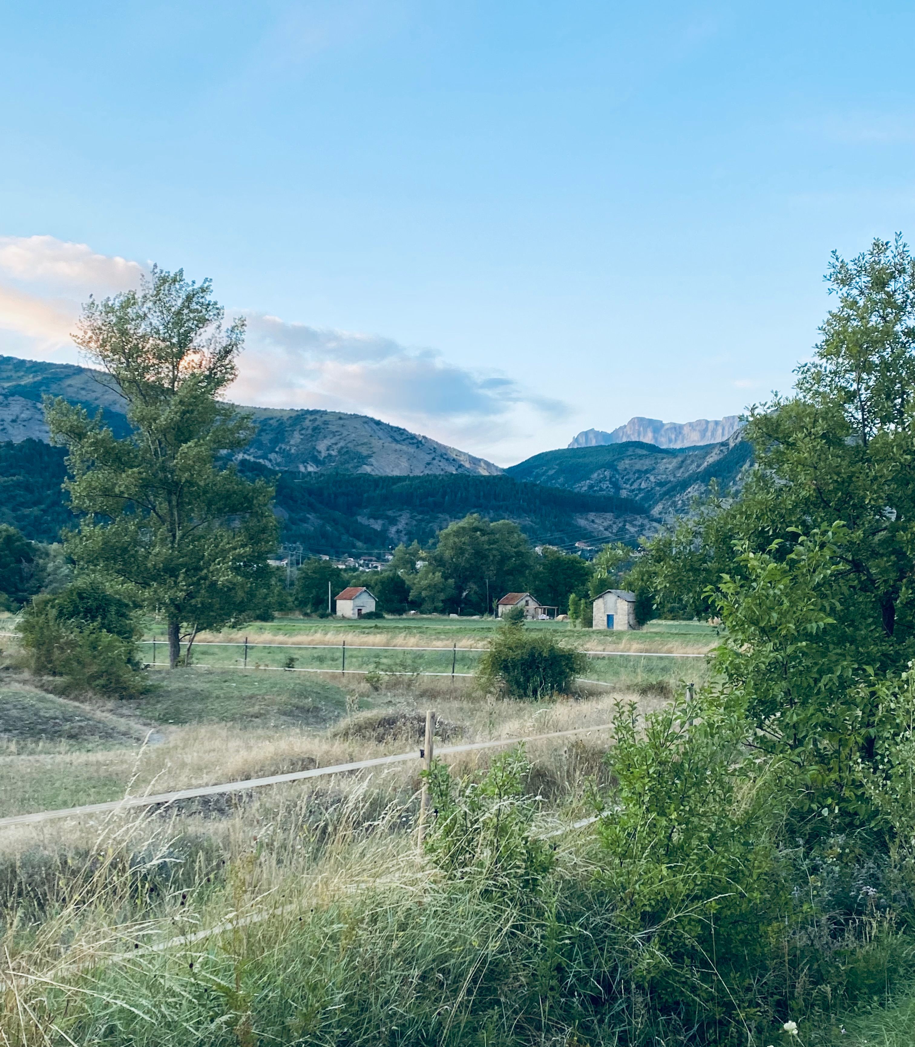 Scenic Countryside Landscape with Mountains · Free Stock Photo
