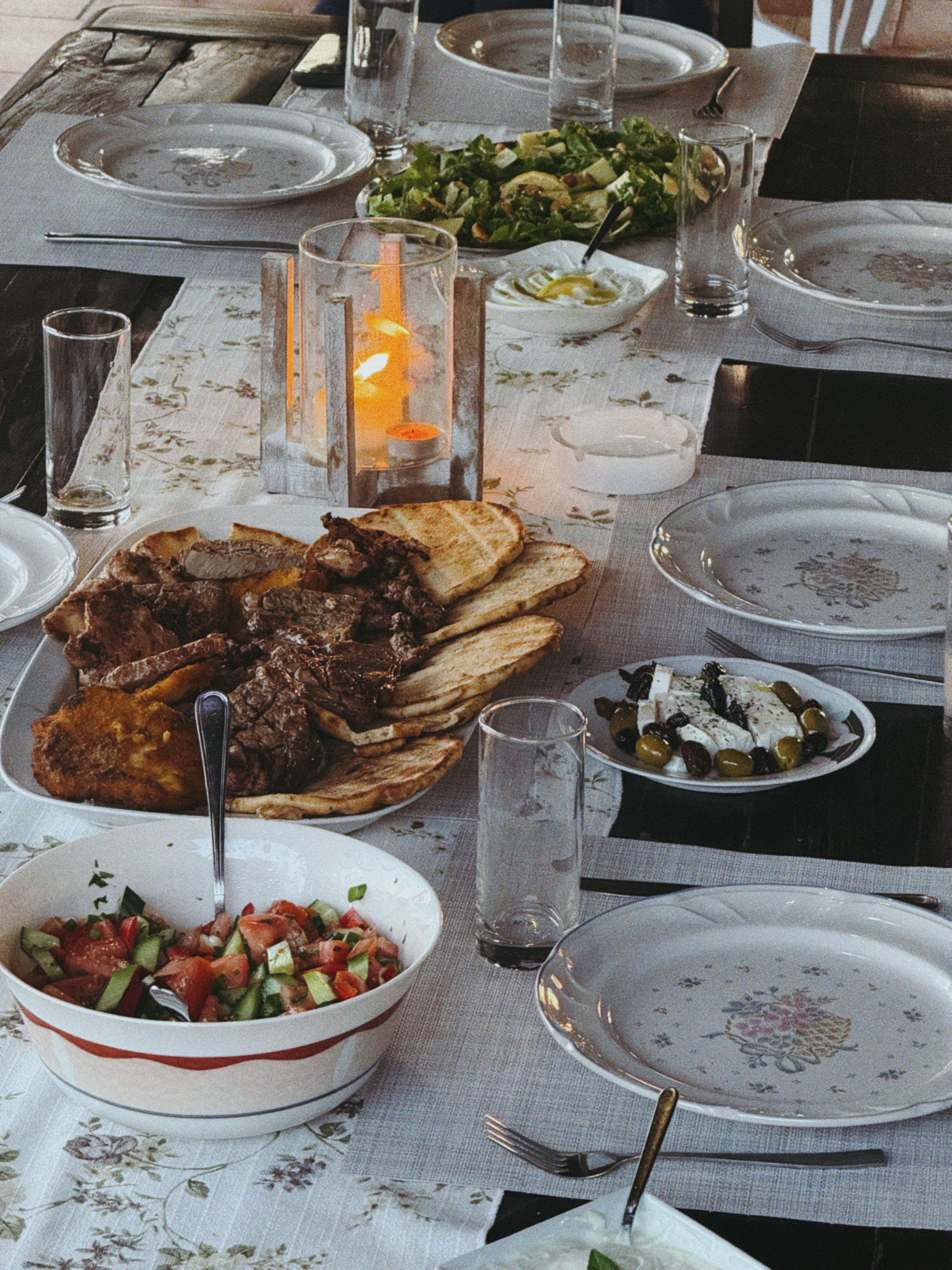 Cena Vibrante De Mariscos Con Amigos · Foto de stock gratuita