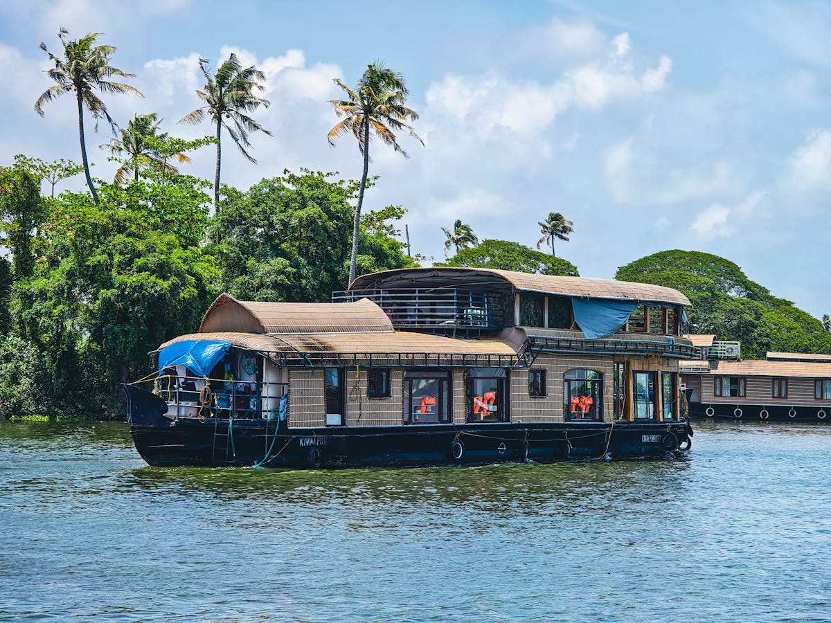 Houseboat Photos, Download The BEST Free Houseboat Stock Photos & HD Images