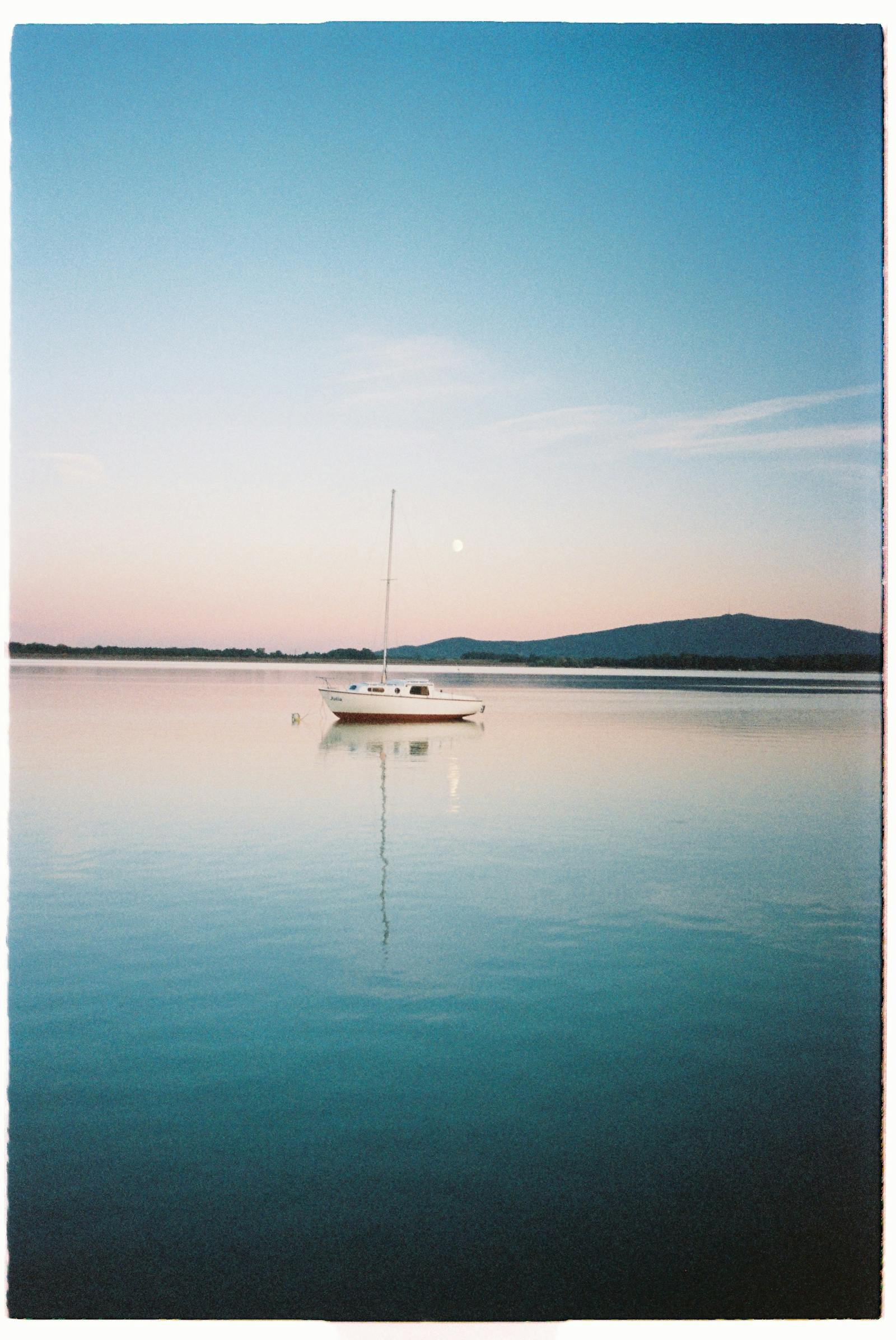 Calm Lake Reflection Photos, Download The BEST Free Calm Lake ...