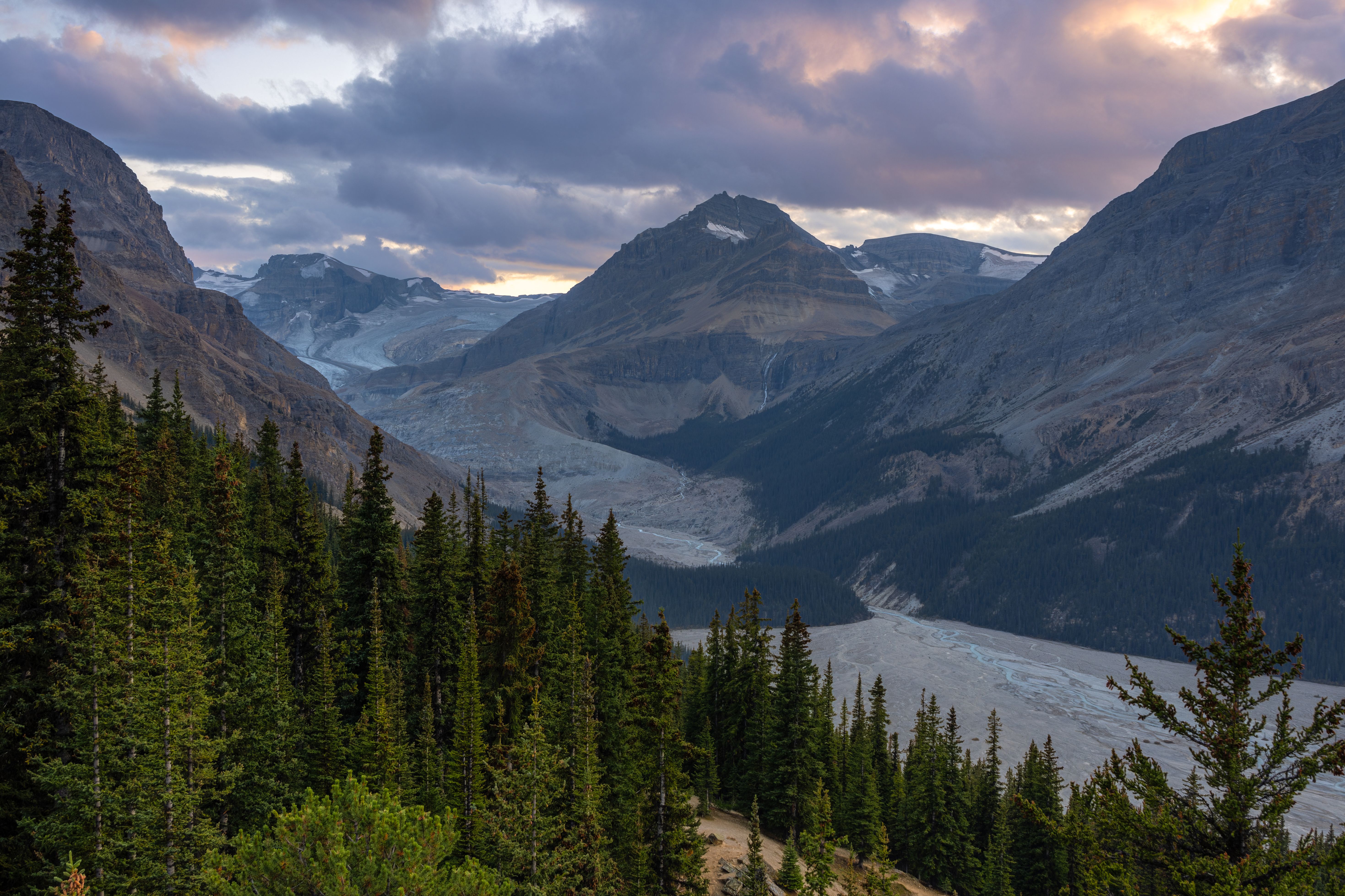 Majestic View of Jasper's Glacial Landscape · Free Stock Photo