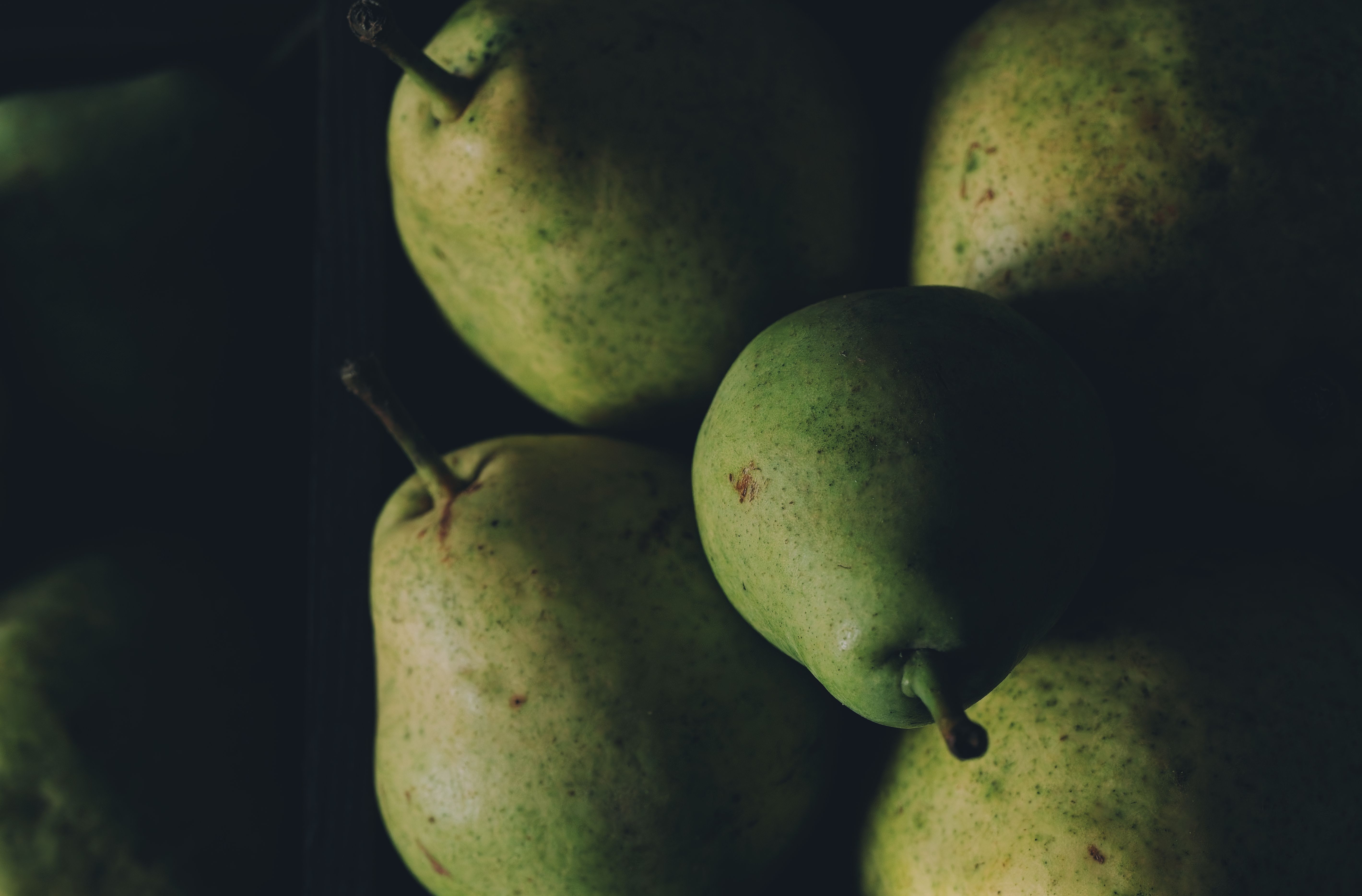 Moody Close-Up of Fresh Green Pears · Free Stock Photo