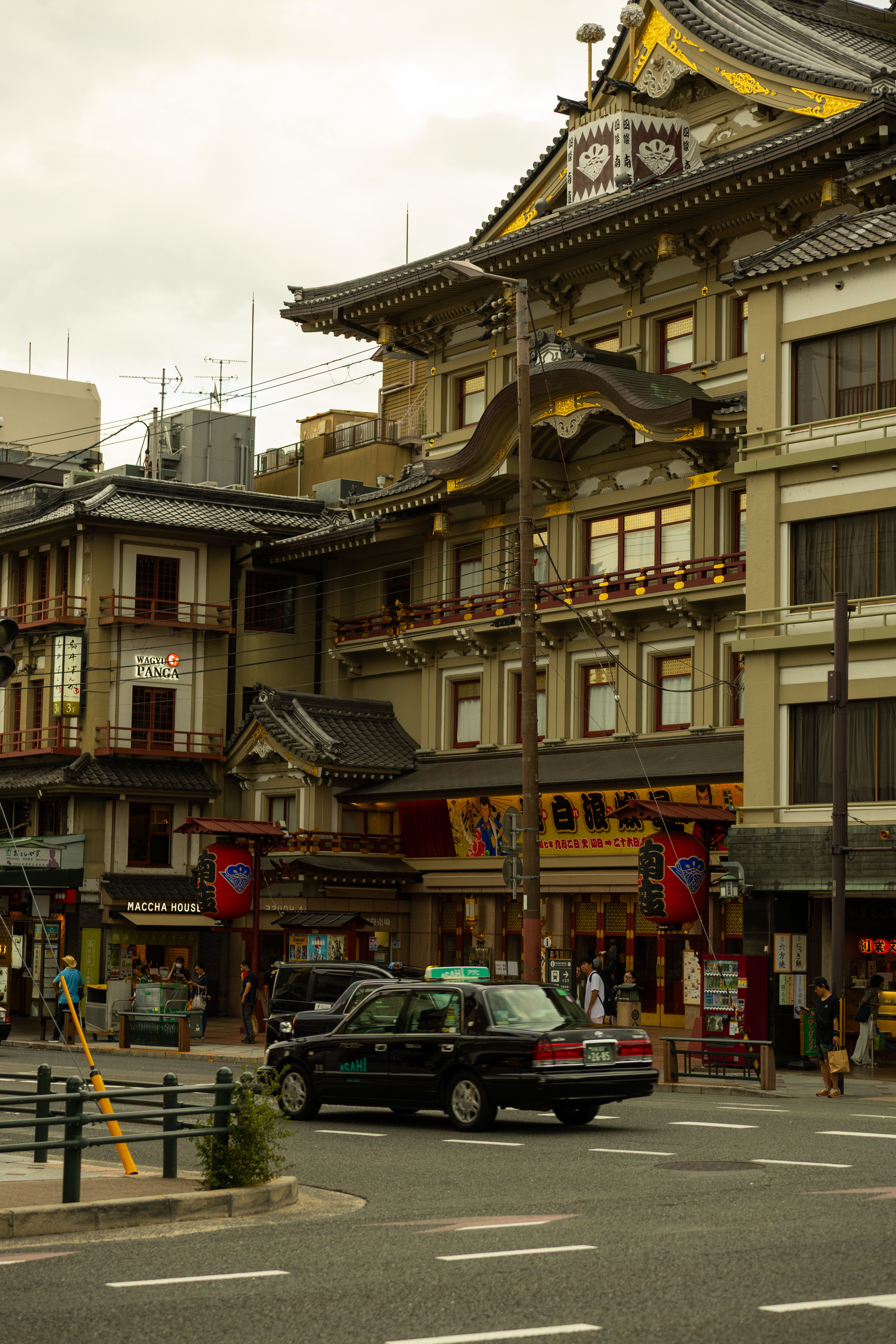 Traditional Japanese City Street Scene with Taxi · Free Stock Photo