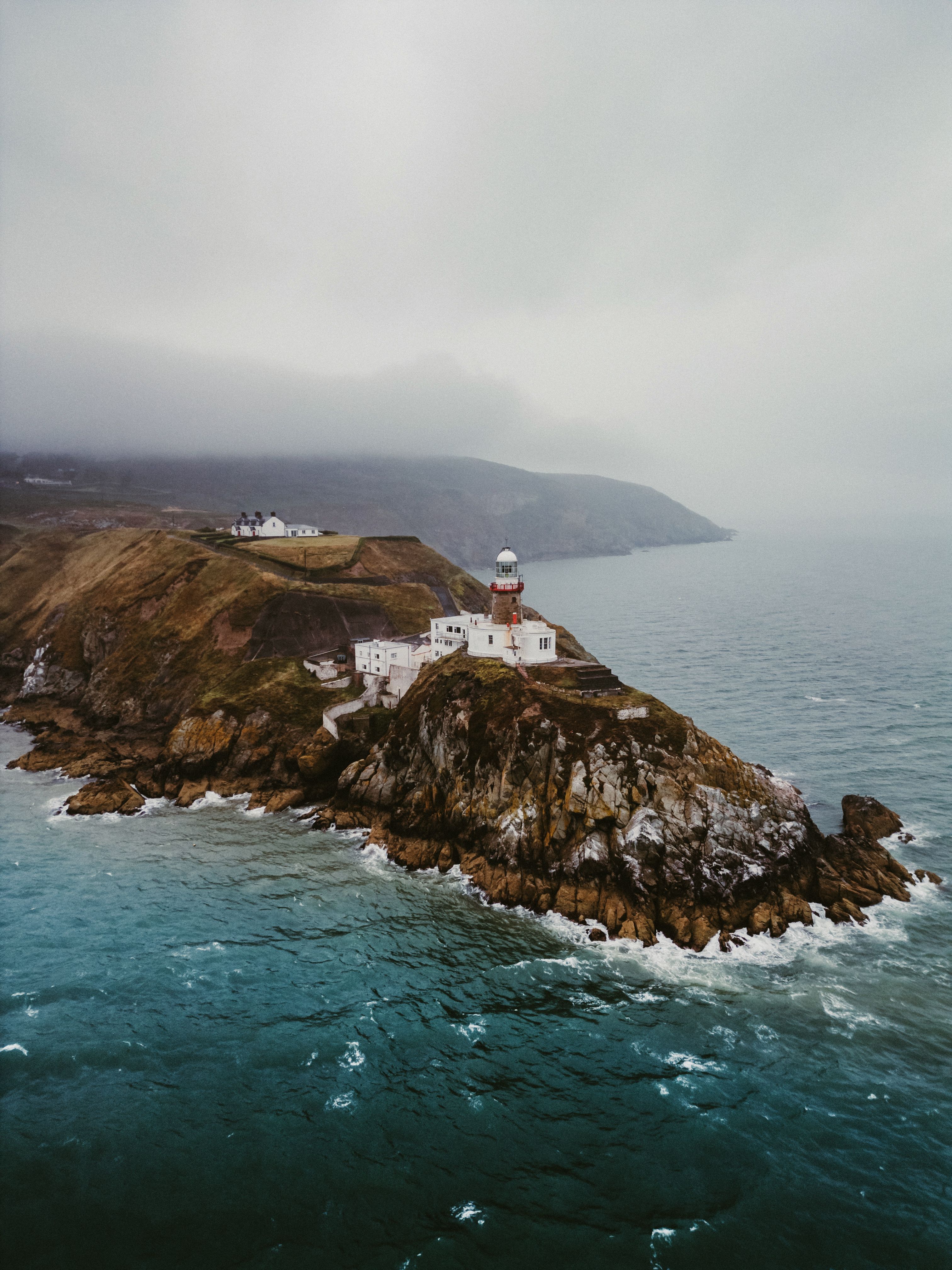 Majestuosa Vista Aérea Del Faro De Howth, Irlanda · Foto de stock gratuita