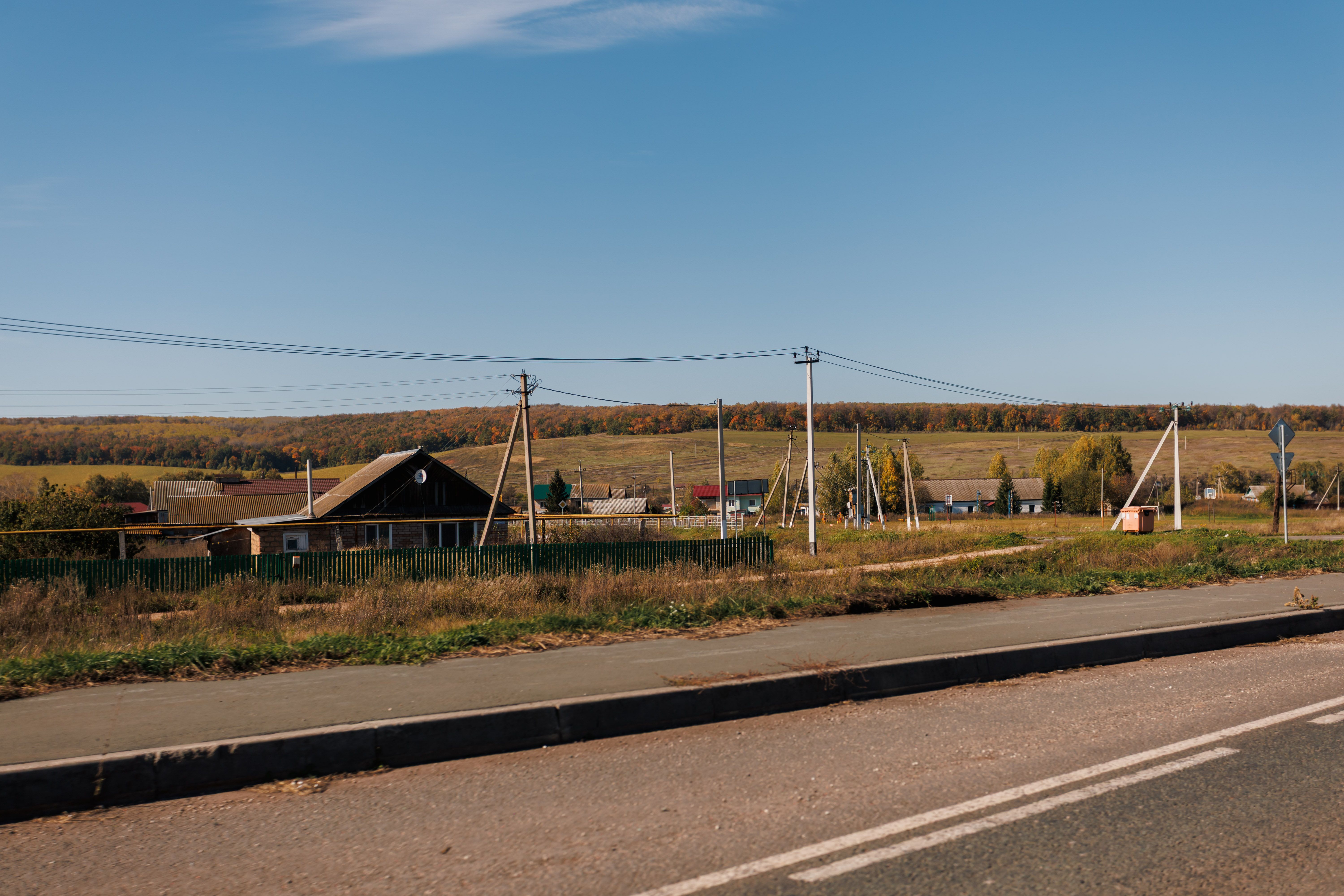 Countryside Road and Rural Landscape View · Free Stock Photo