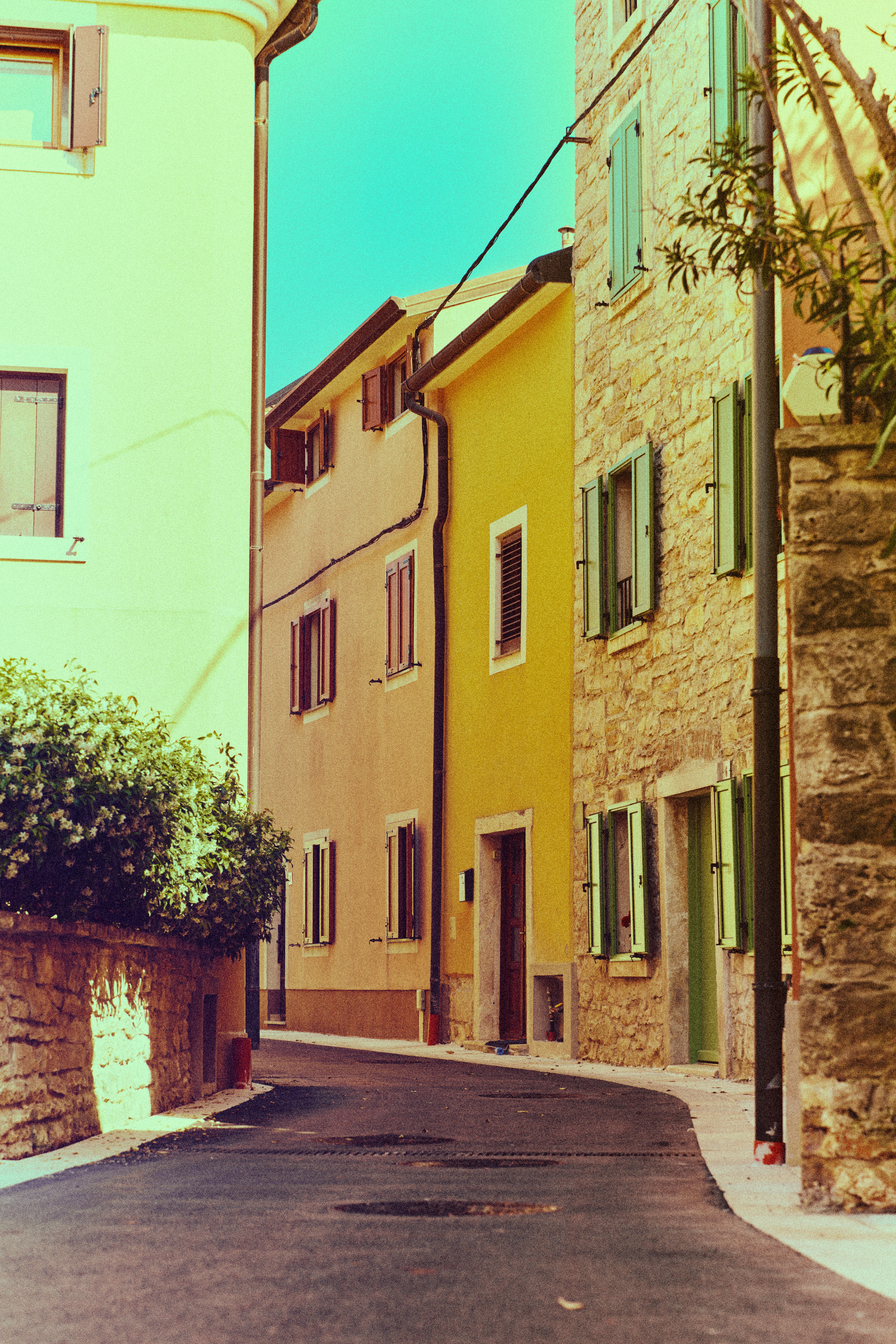 Charming Narrow Street in Historic European Town · Free Stock Photo