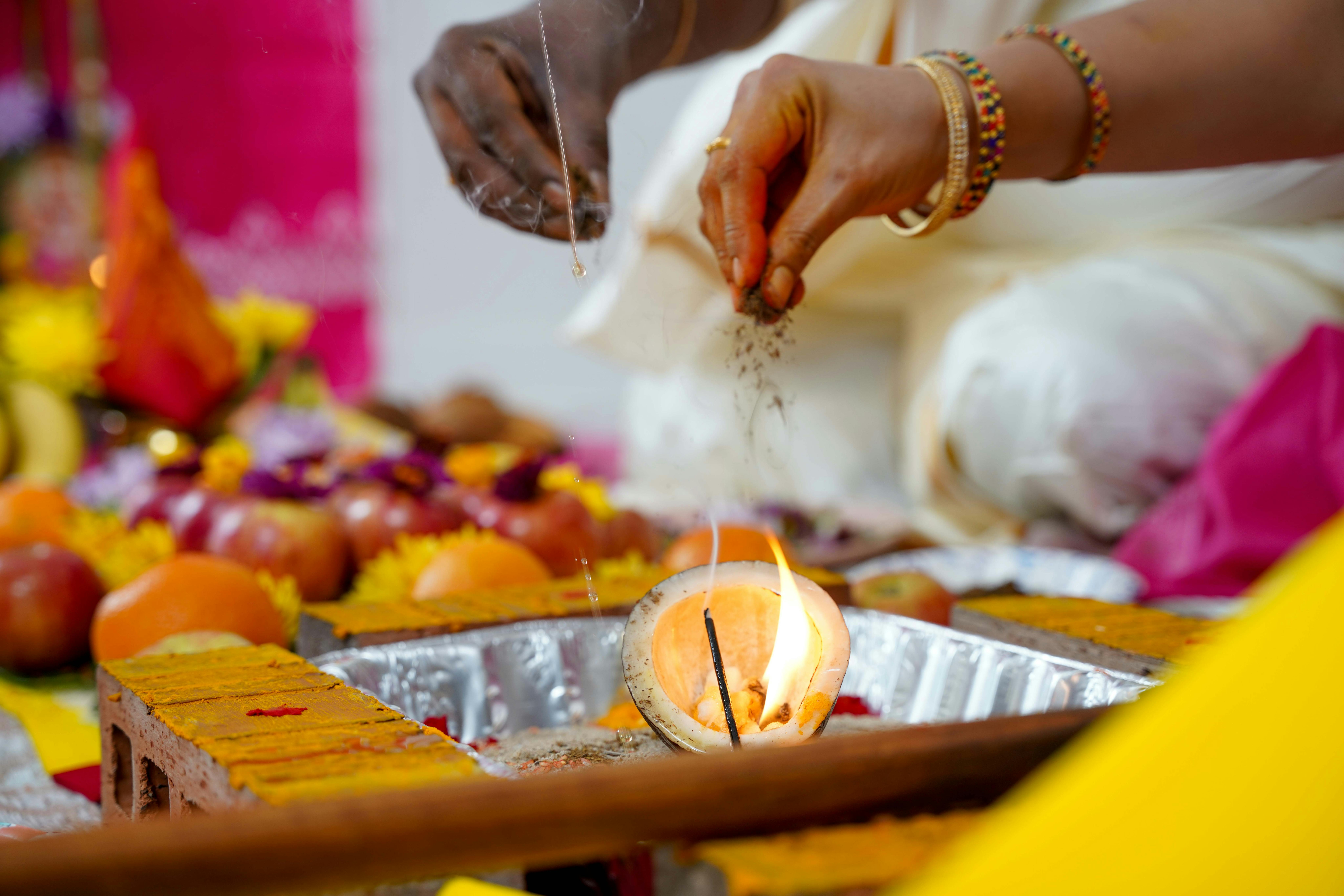Traditional Hindu Ritual Ceremony with Offerings · Free Stock Photo