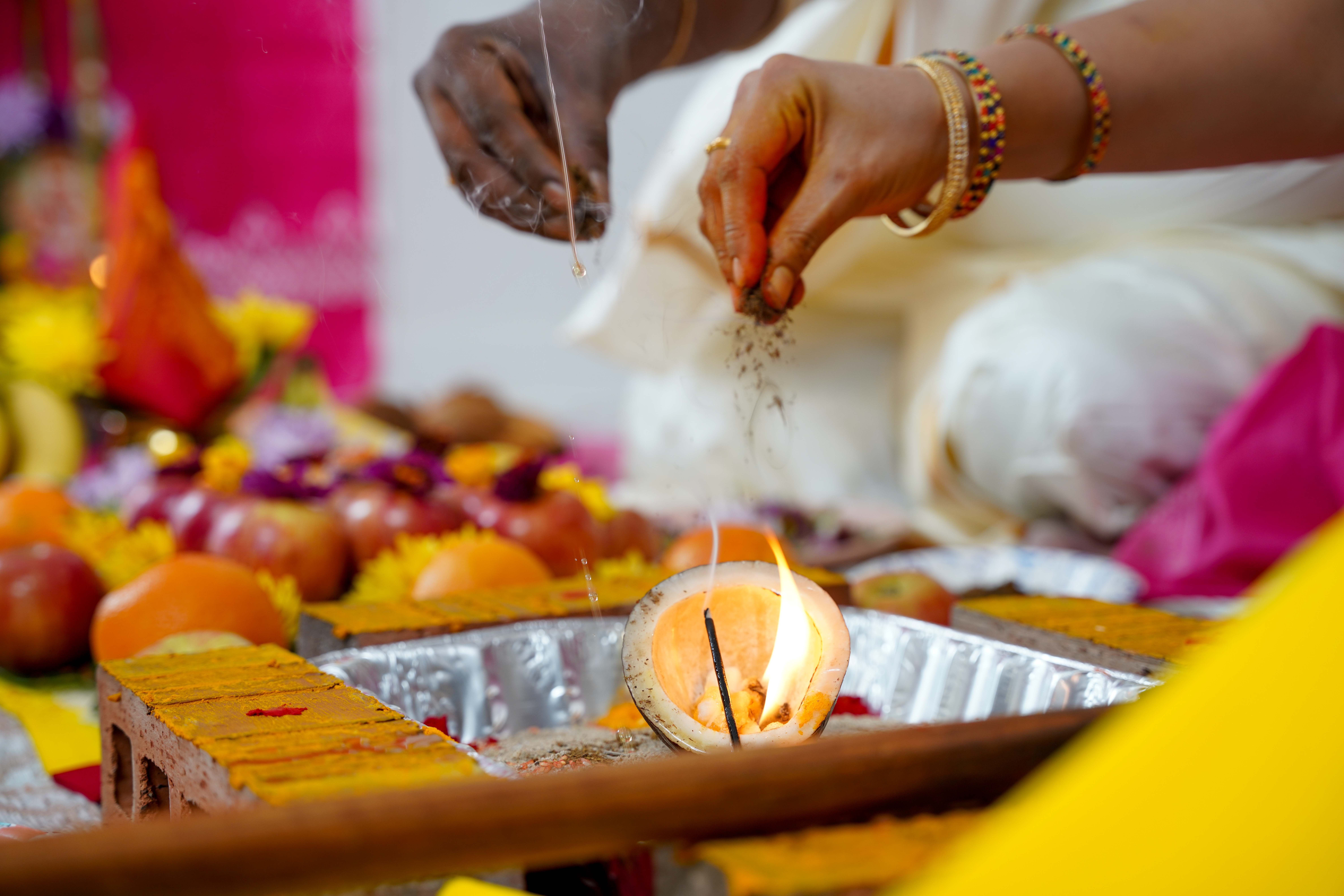 Indian Pujari Photos, Download The BEST Free Indian Pujari Stock Photos ...