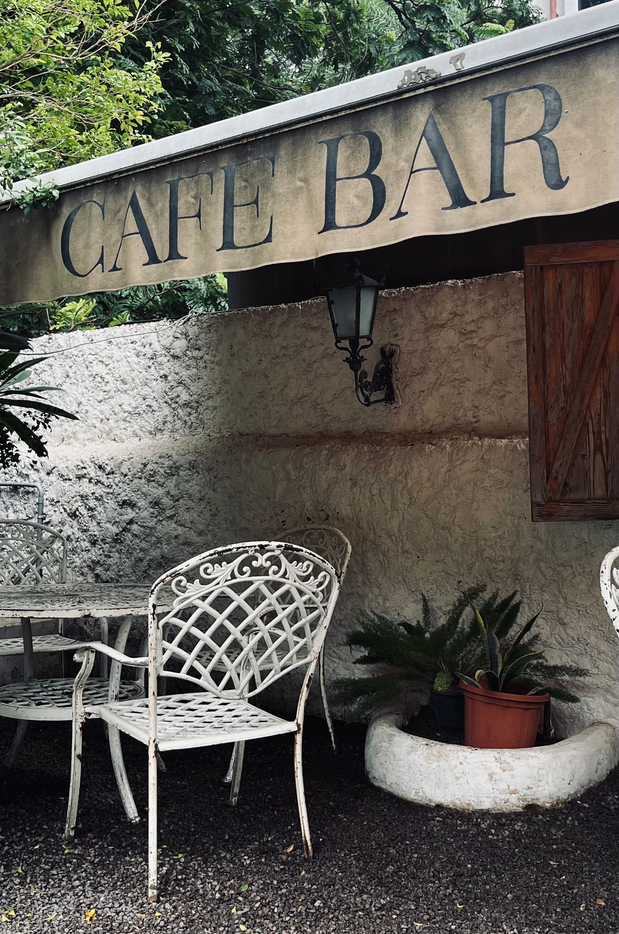 Charming Outdoor Cafe Bar Seating Area · Free Stock Photo