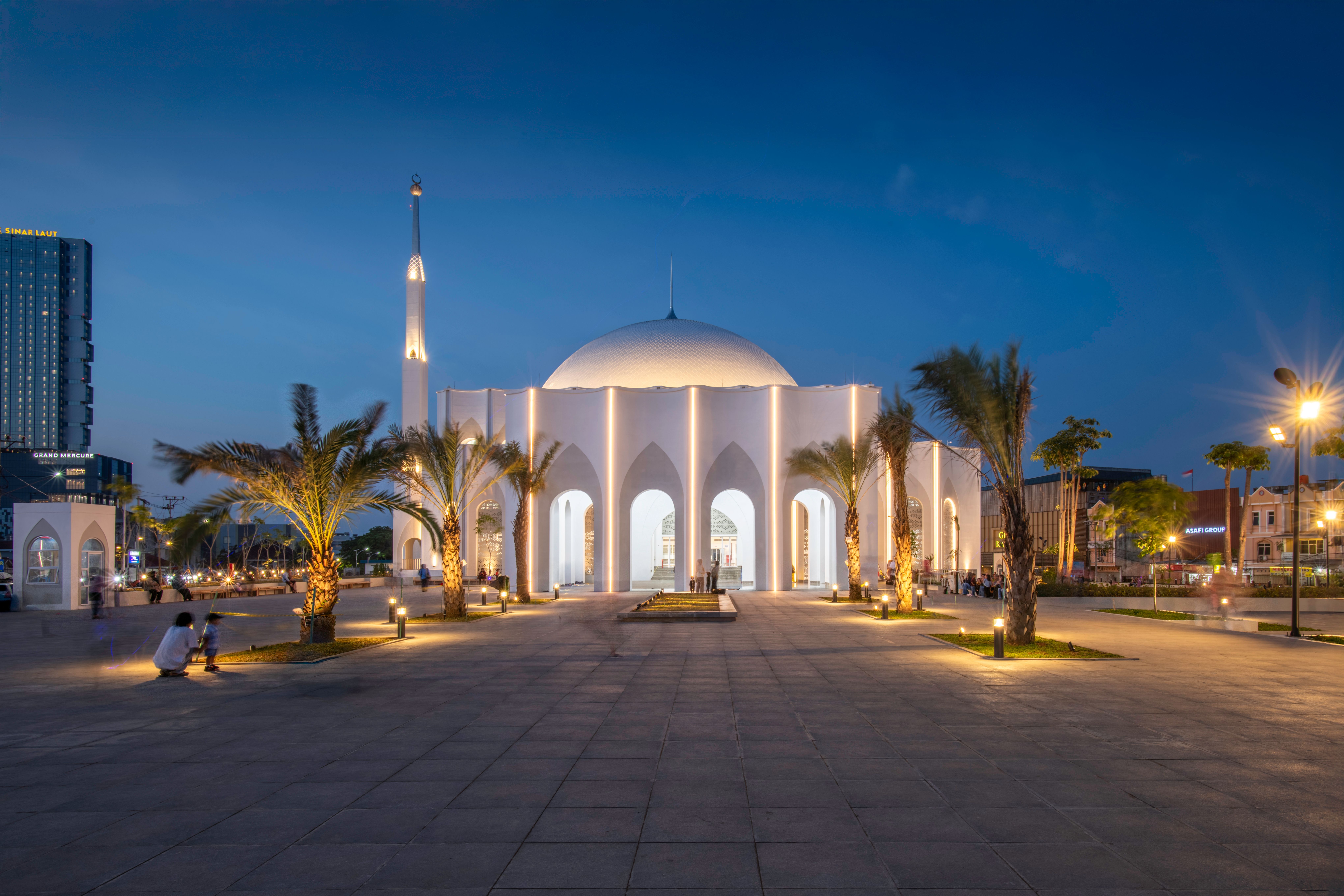 Stunning Night View of Modern Indonesian Mosque · Free Stock Photo