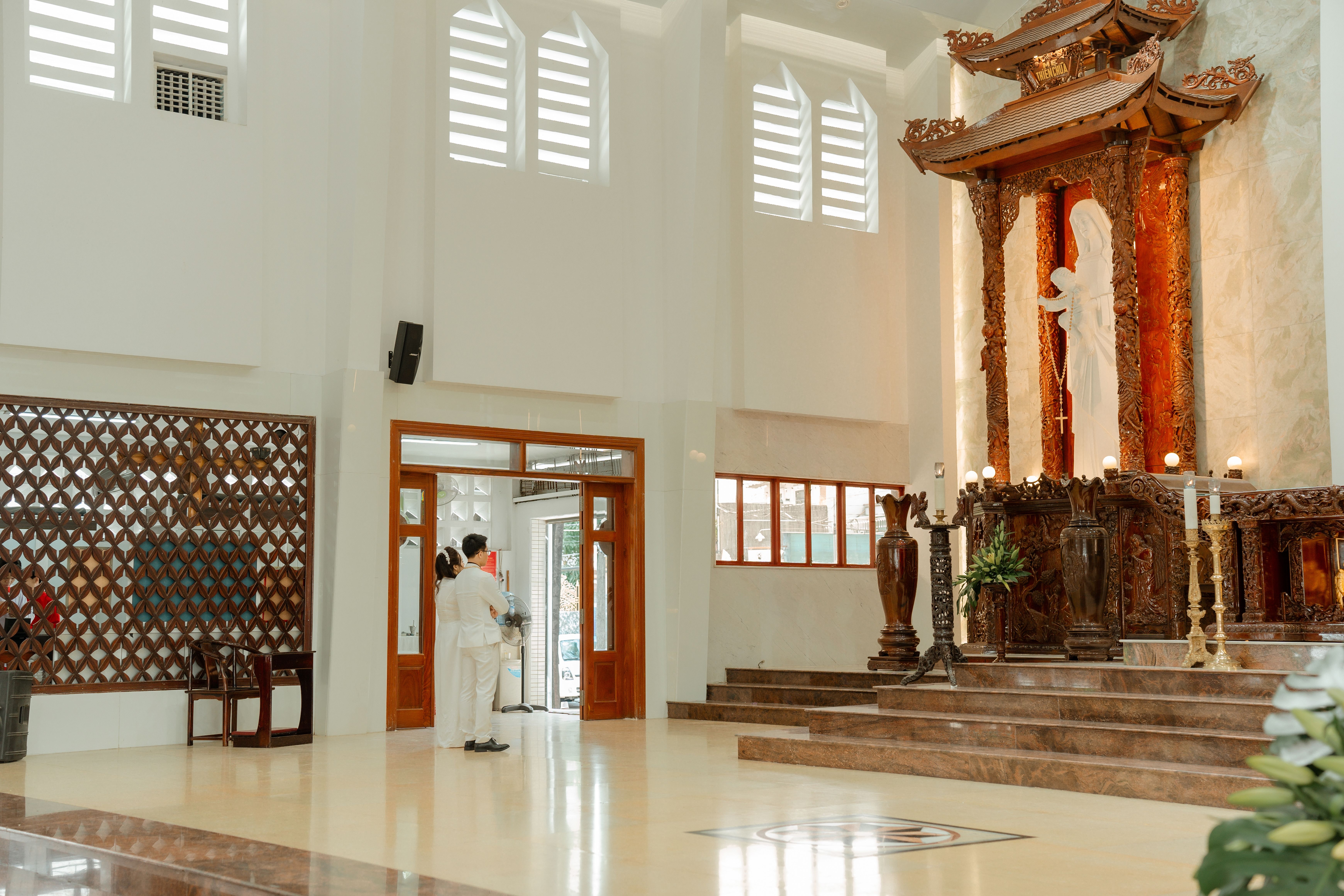 Elegant Church Interior with Wooden Altar · Free Stock Photo