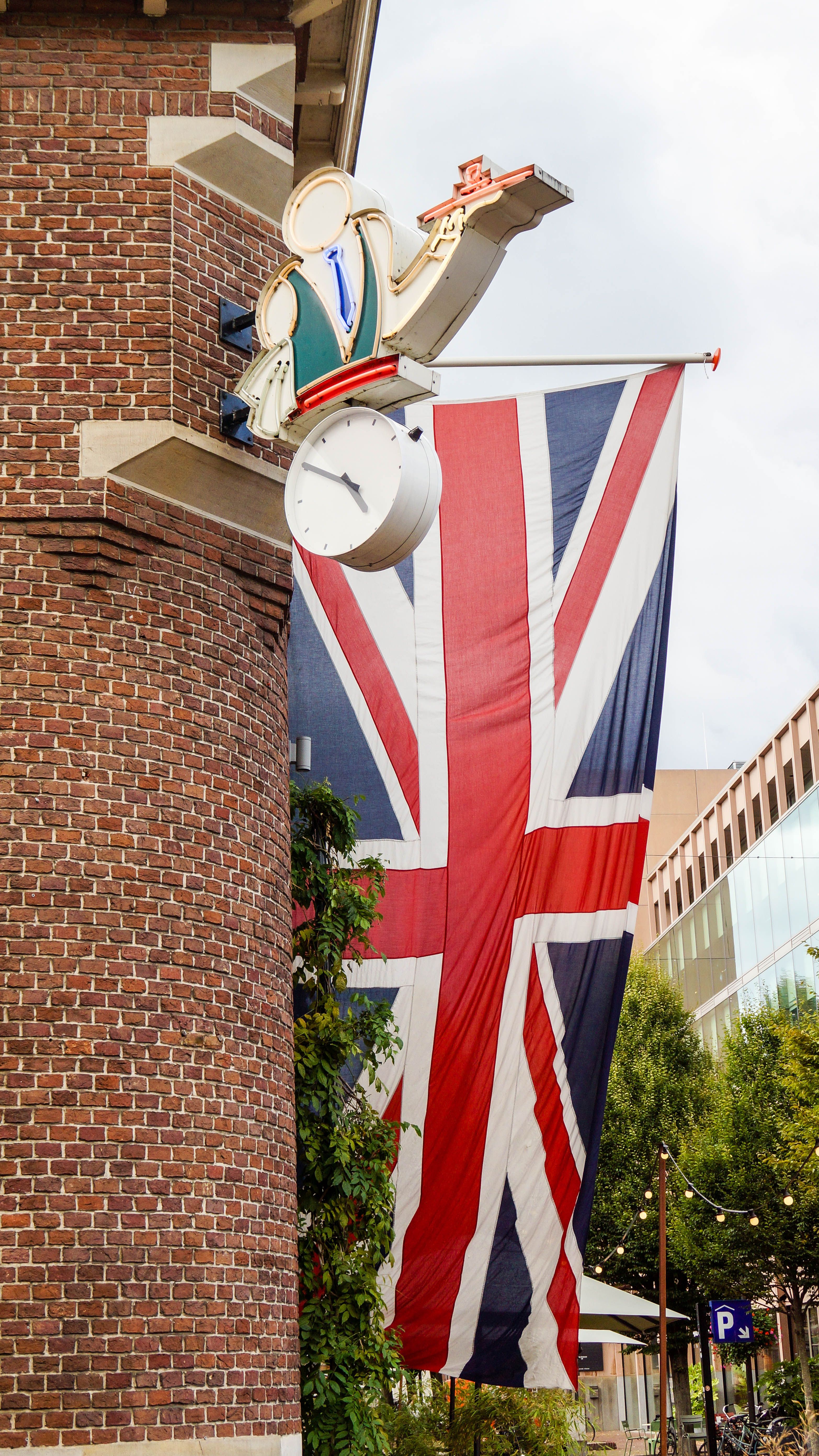Union Jack Flag on Brick Building Exterior · Free Stock Photo