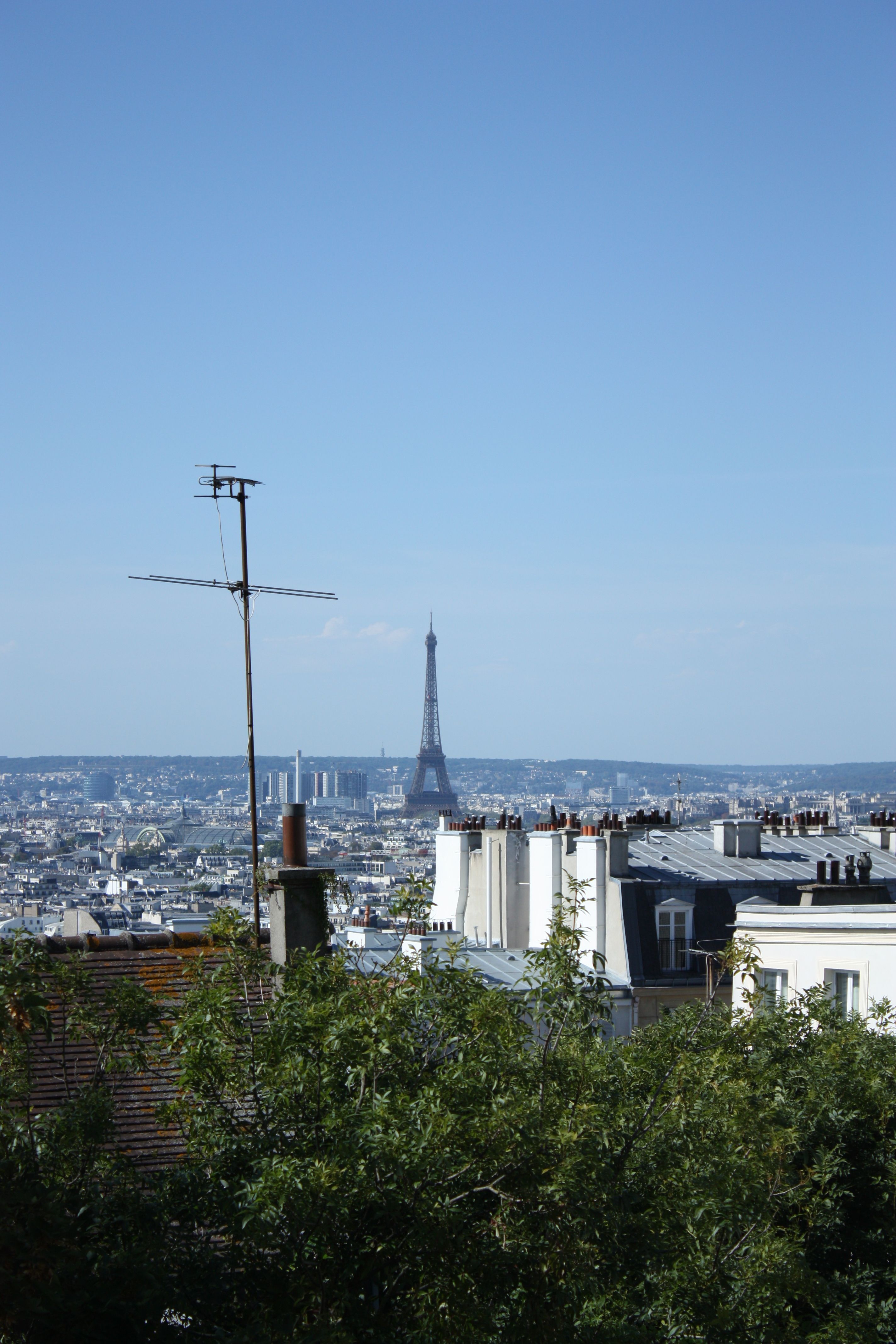 Scenic Paris Skyline with Iconic Eiffel Tower · Free Stock Photo