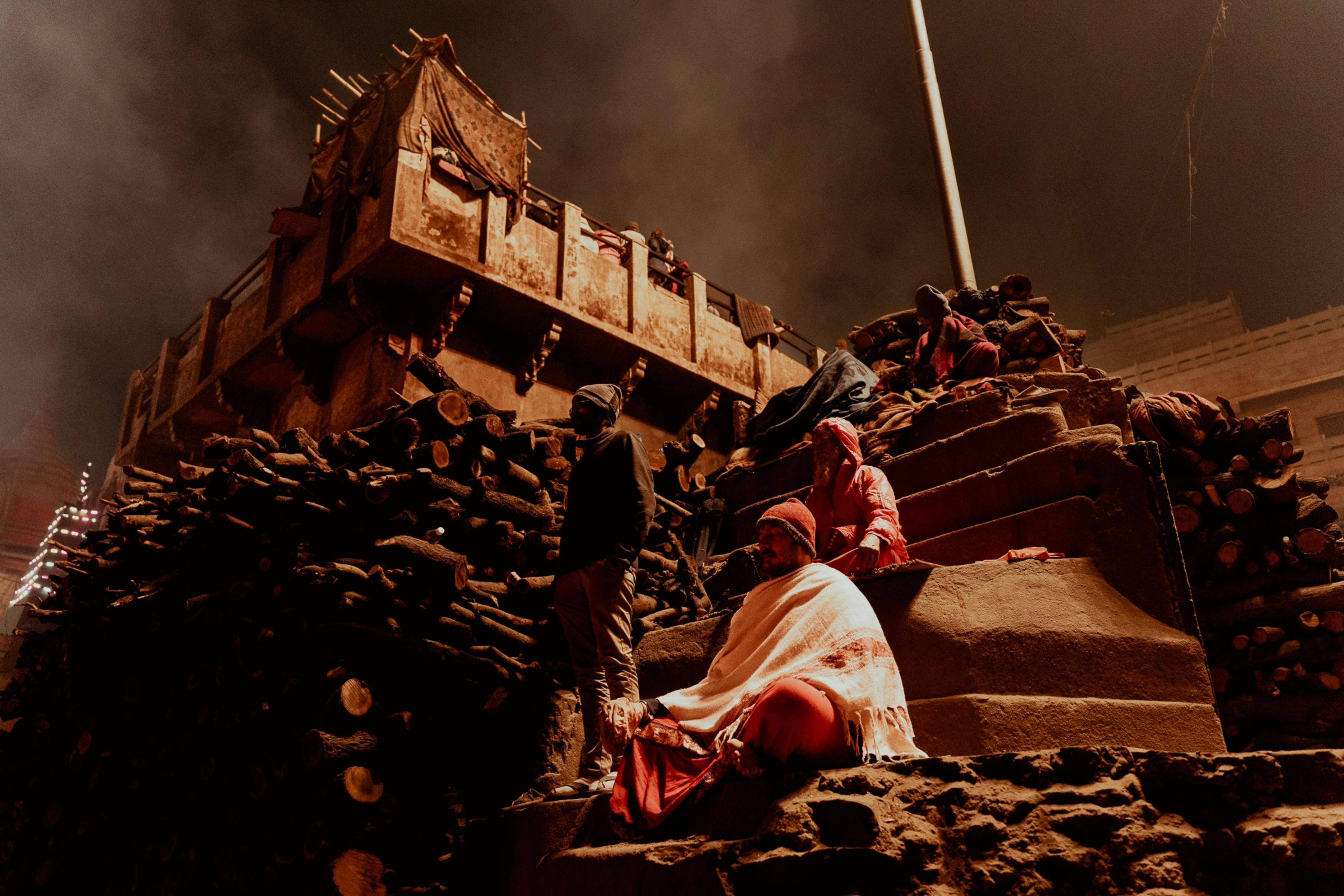 Cultural Ritual at Varanasi's Burning Ghats · Free Stock Photo