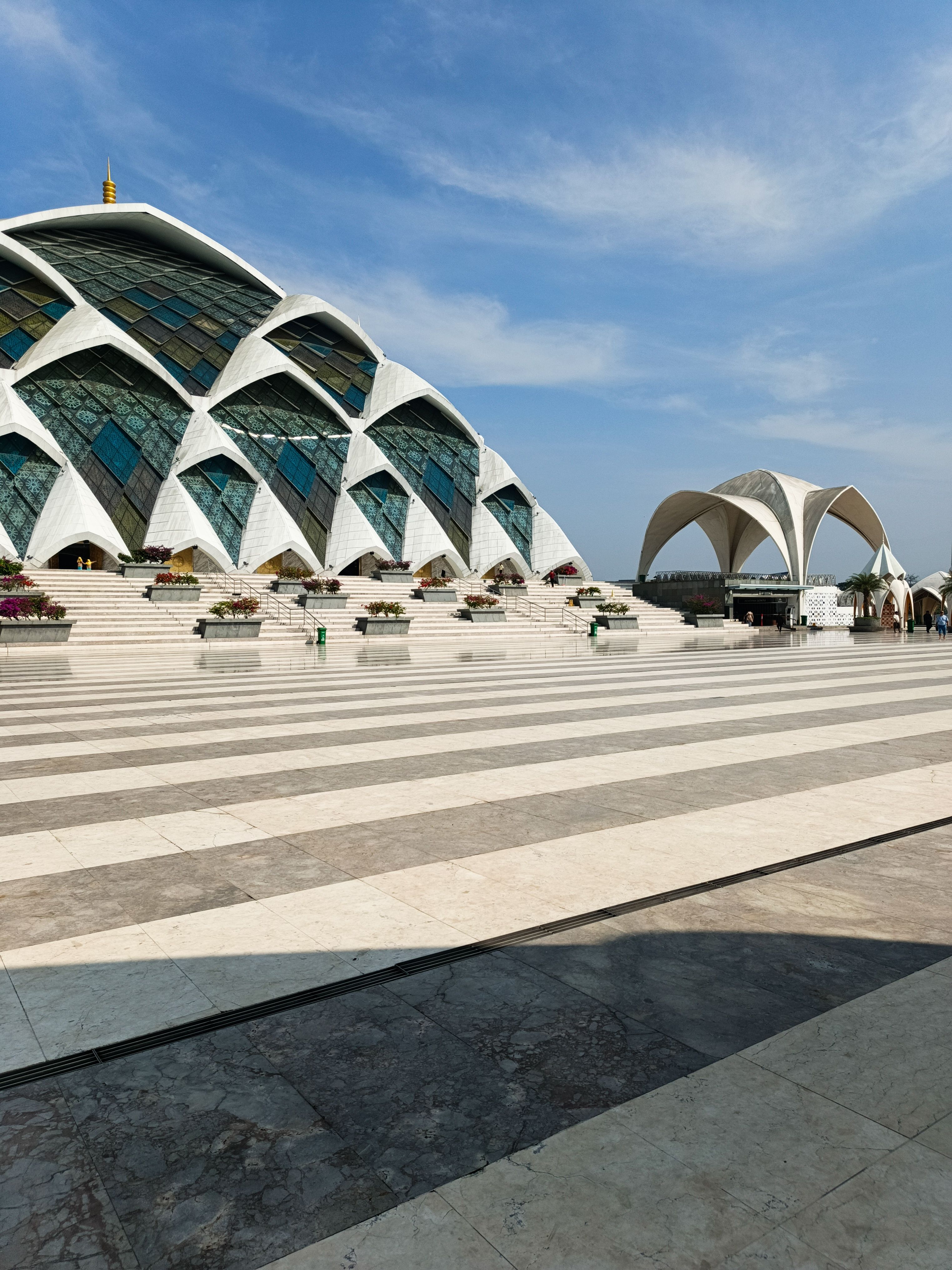 Modern Architectural Landmark with Geometric Design · Free Stock Photo