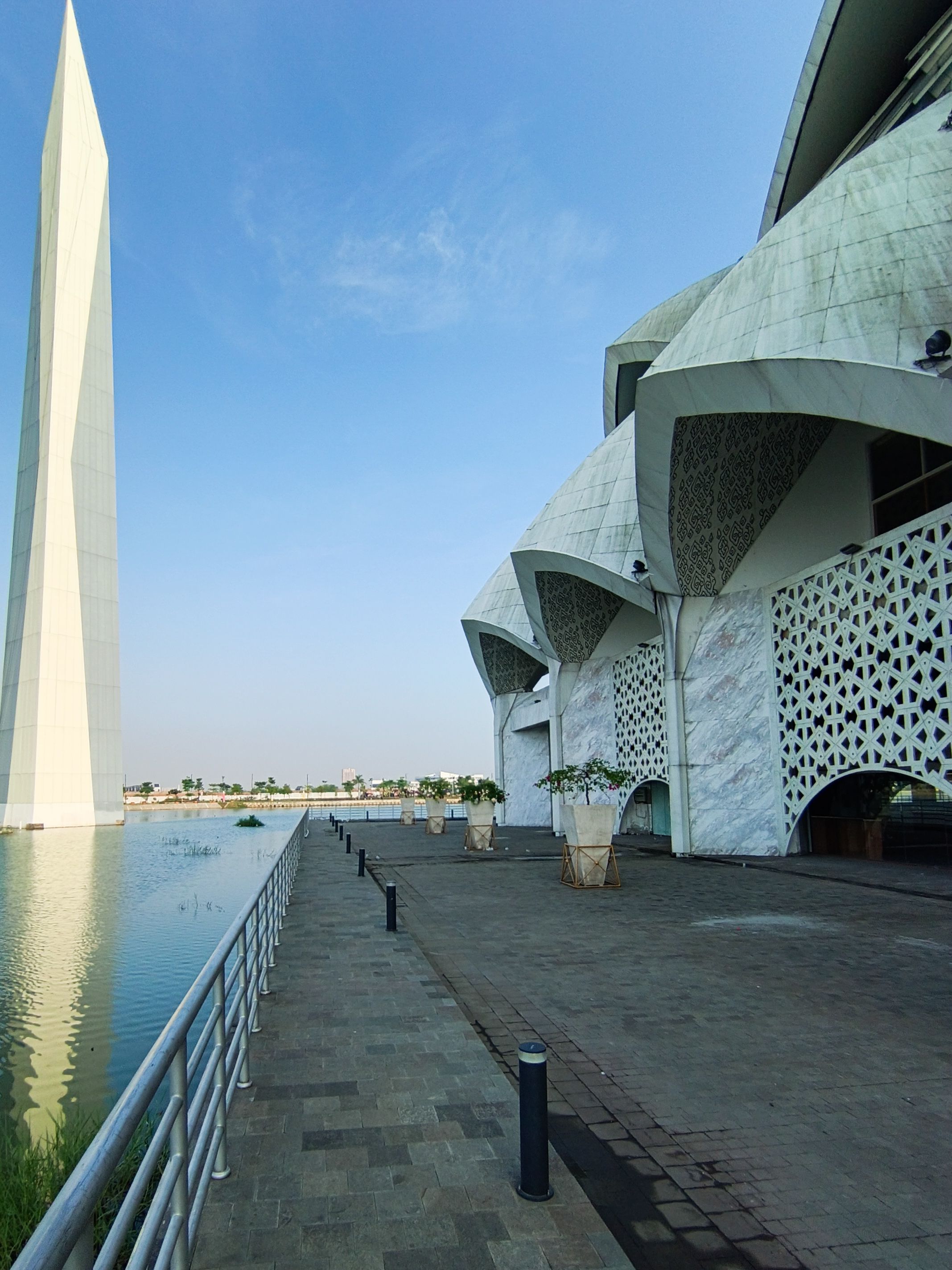 Modern Architectural Structure by Water · Free Stock Photo