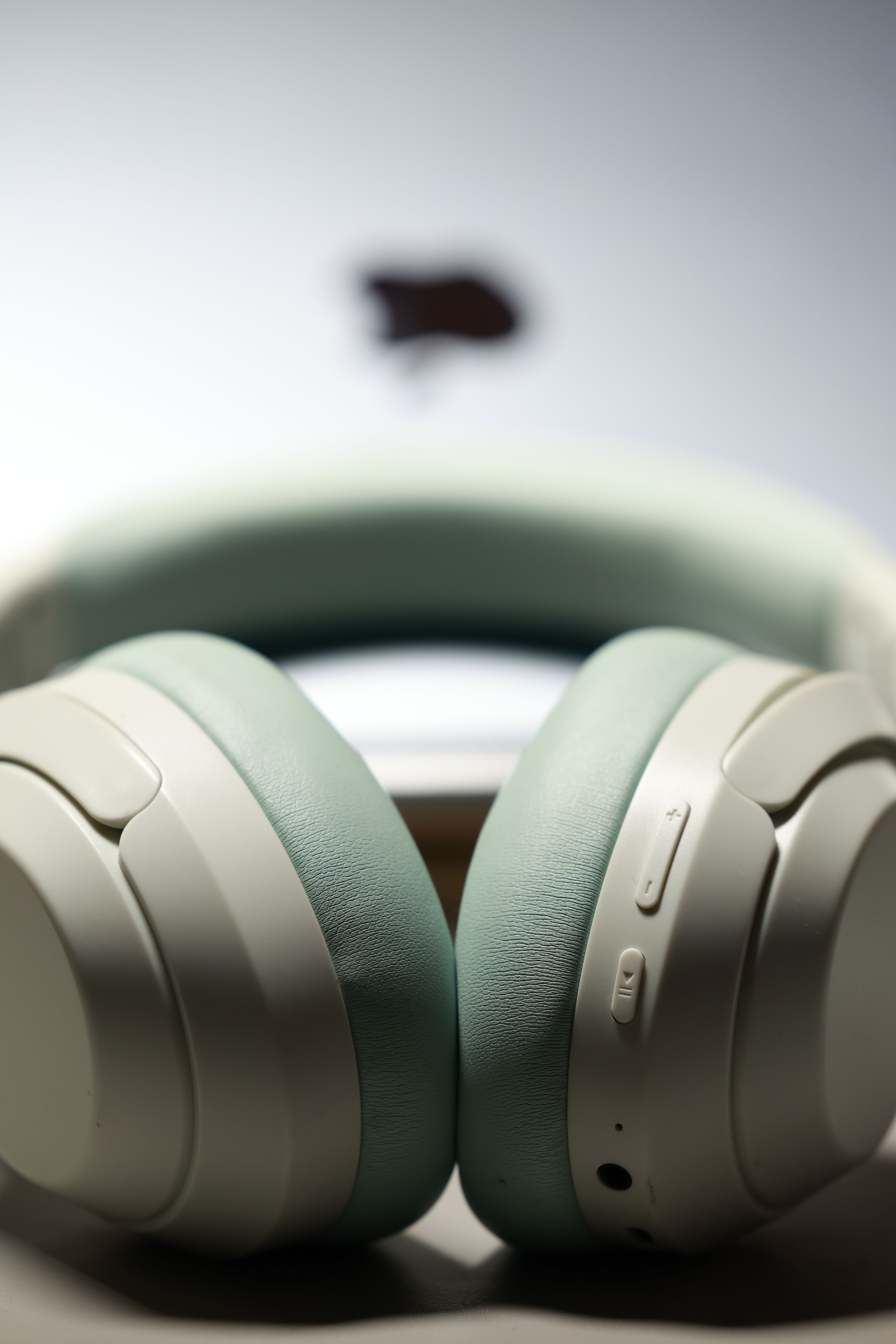 Close-up of Modern Wireless Headphones · Free Stock Photo