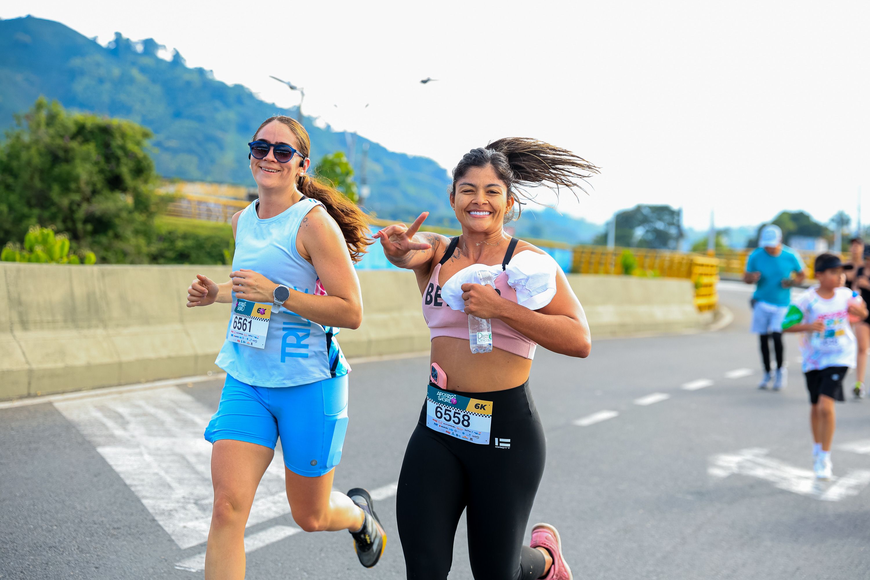 Cheerful Runners Participating in Outdoor Marathon · Free Stock Photo