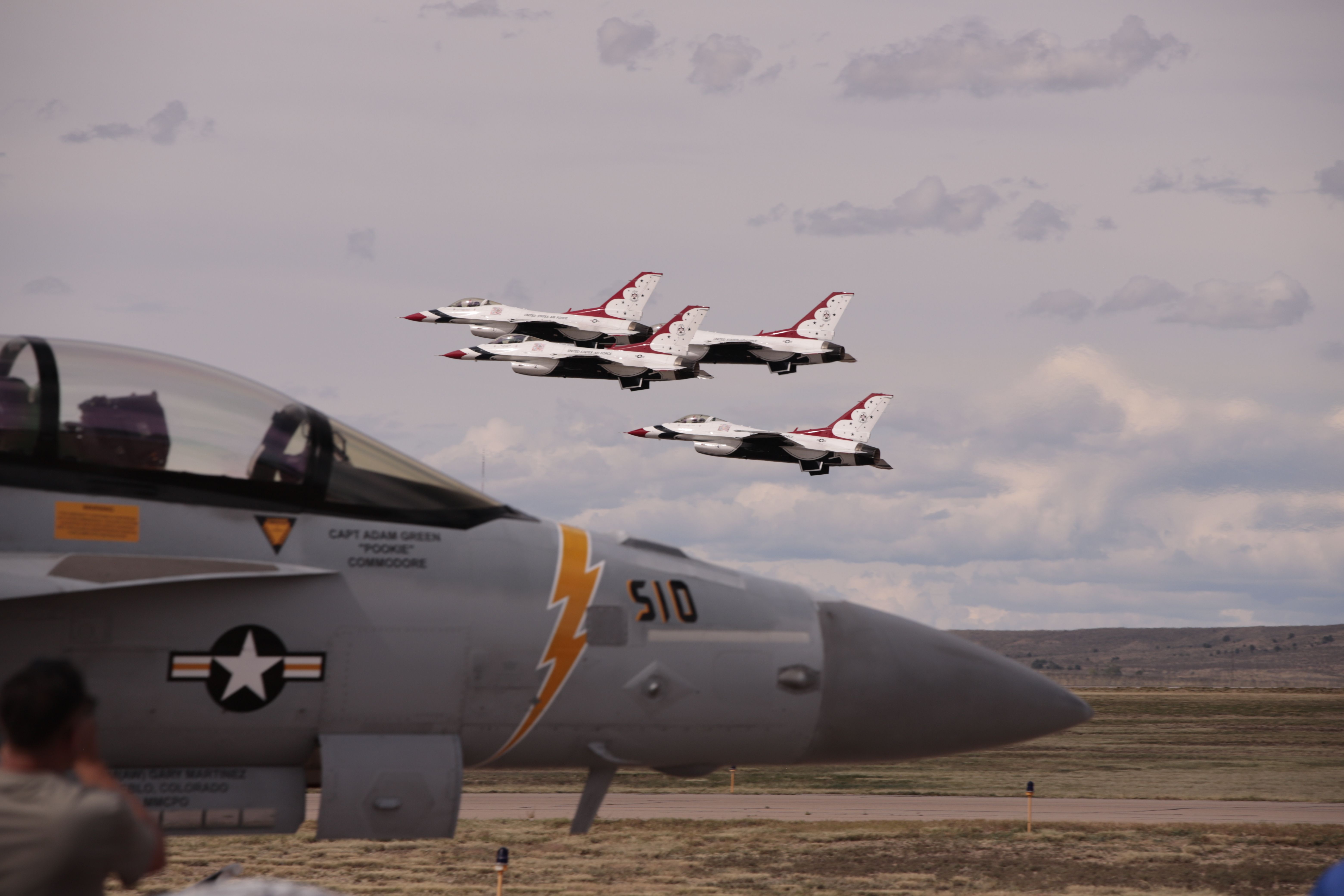 Impressive Airshow with Fighter Jets in Formation · Free Stock Photo
