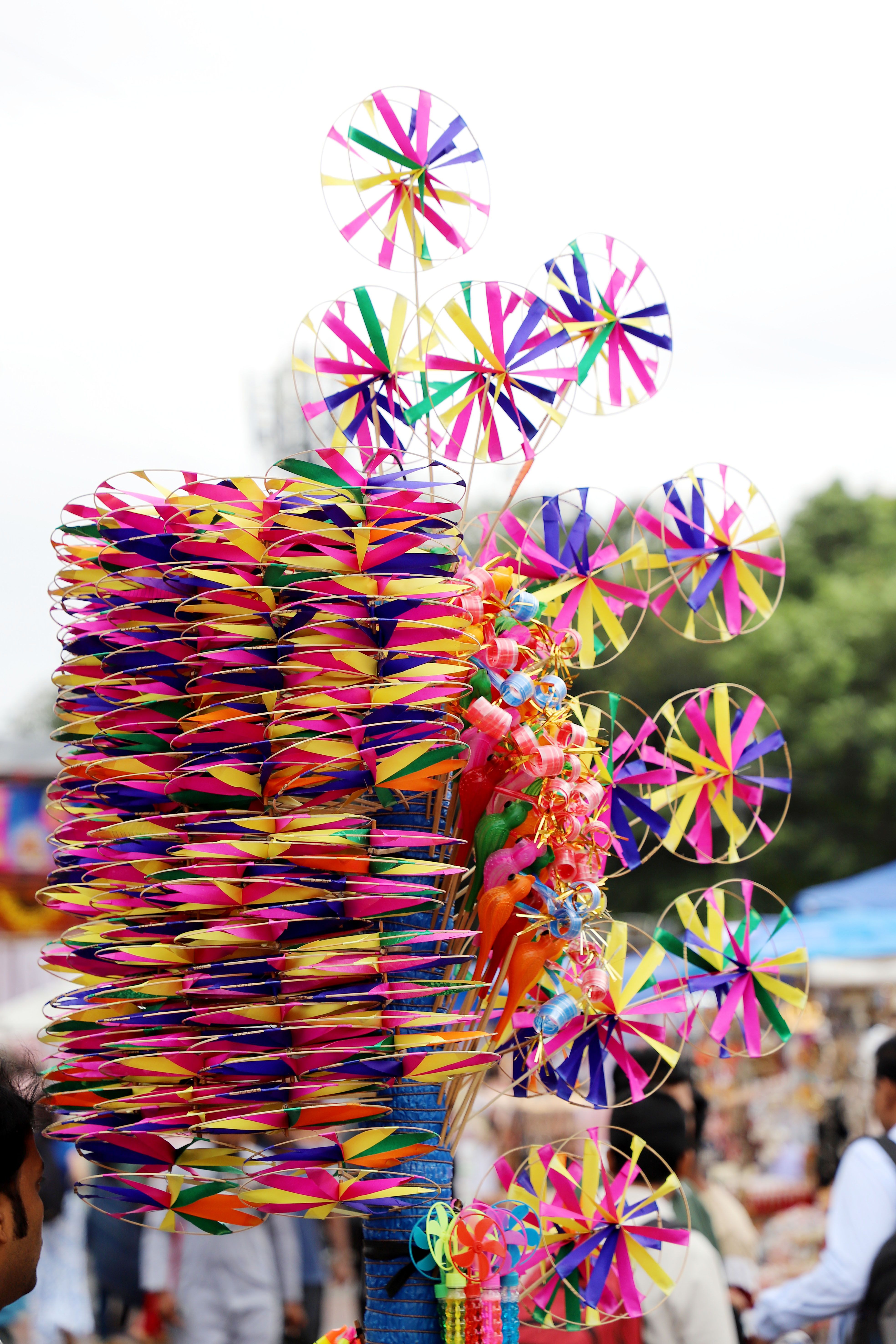 Vibrant Pinwheels Display at Outdoor Market · Free Stock Photo