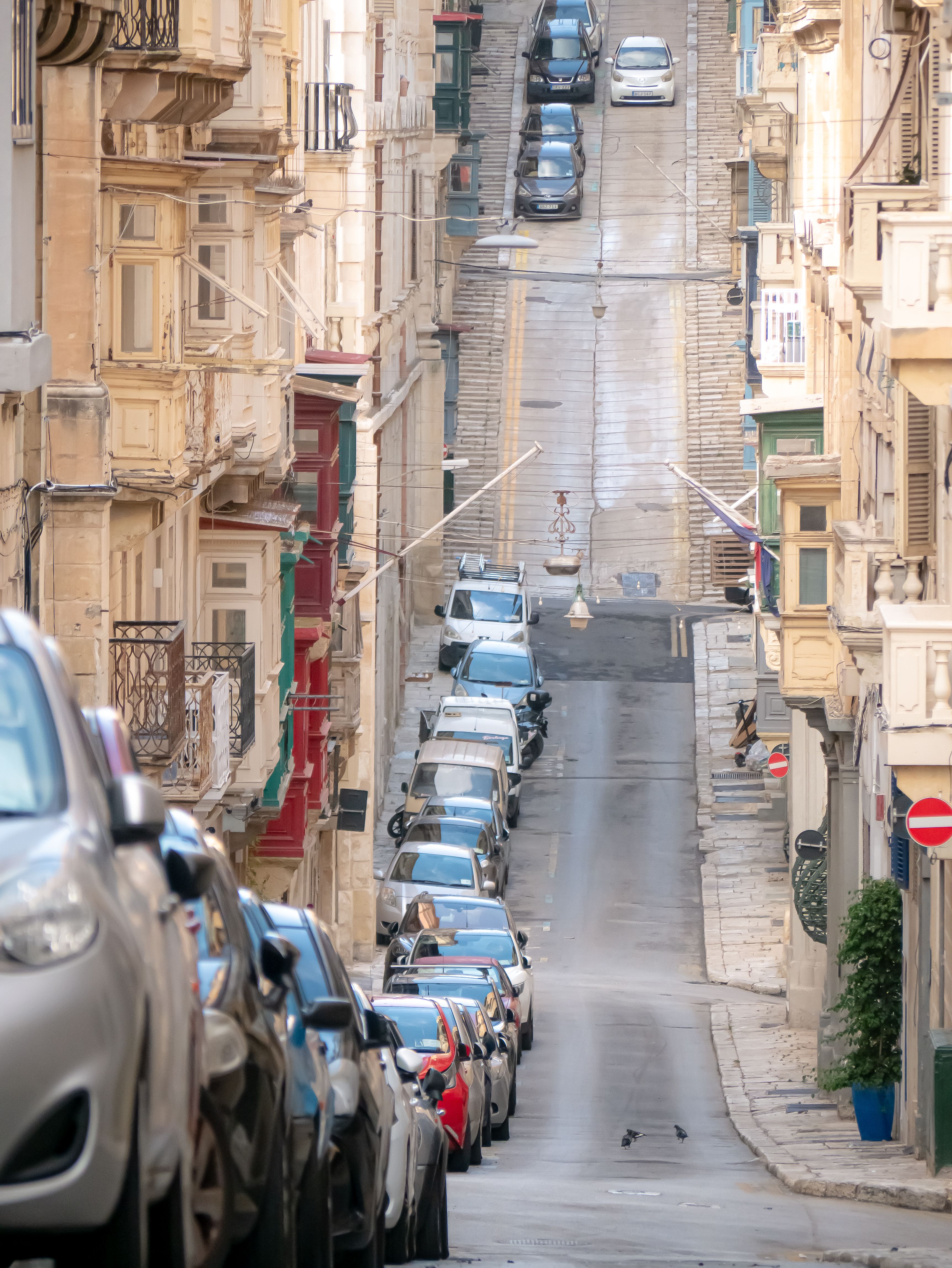 Picturesque Steep Street in Valletta, Malta · Free Stock Photo