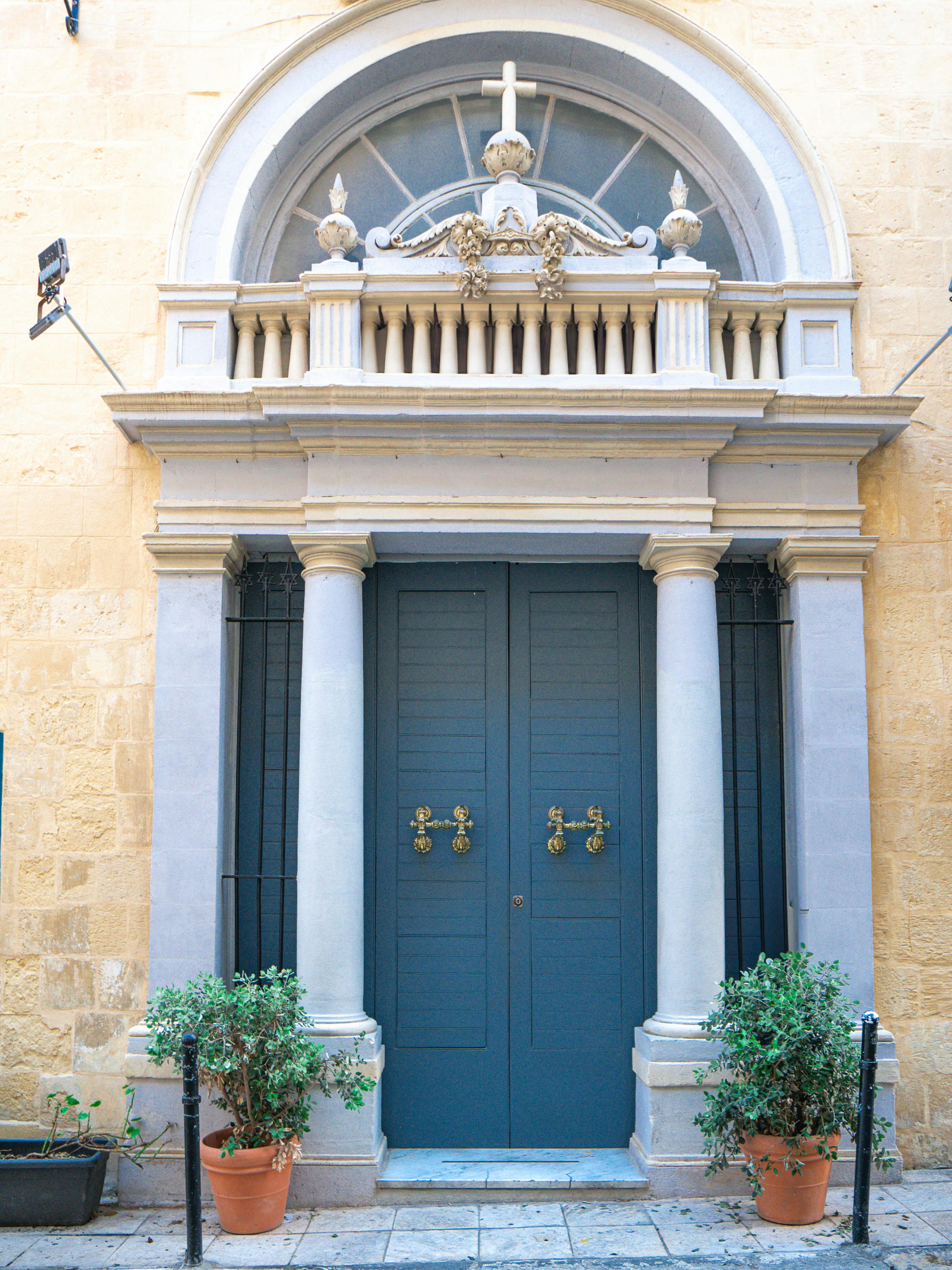 Elegant Limestone Church Entrance in Malta · Free Stock Photo