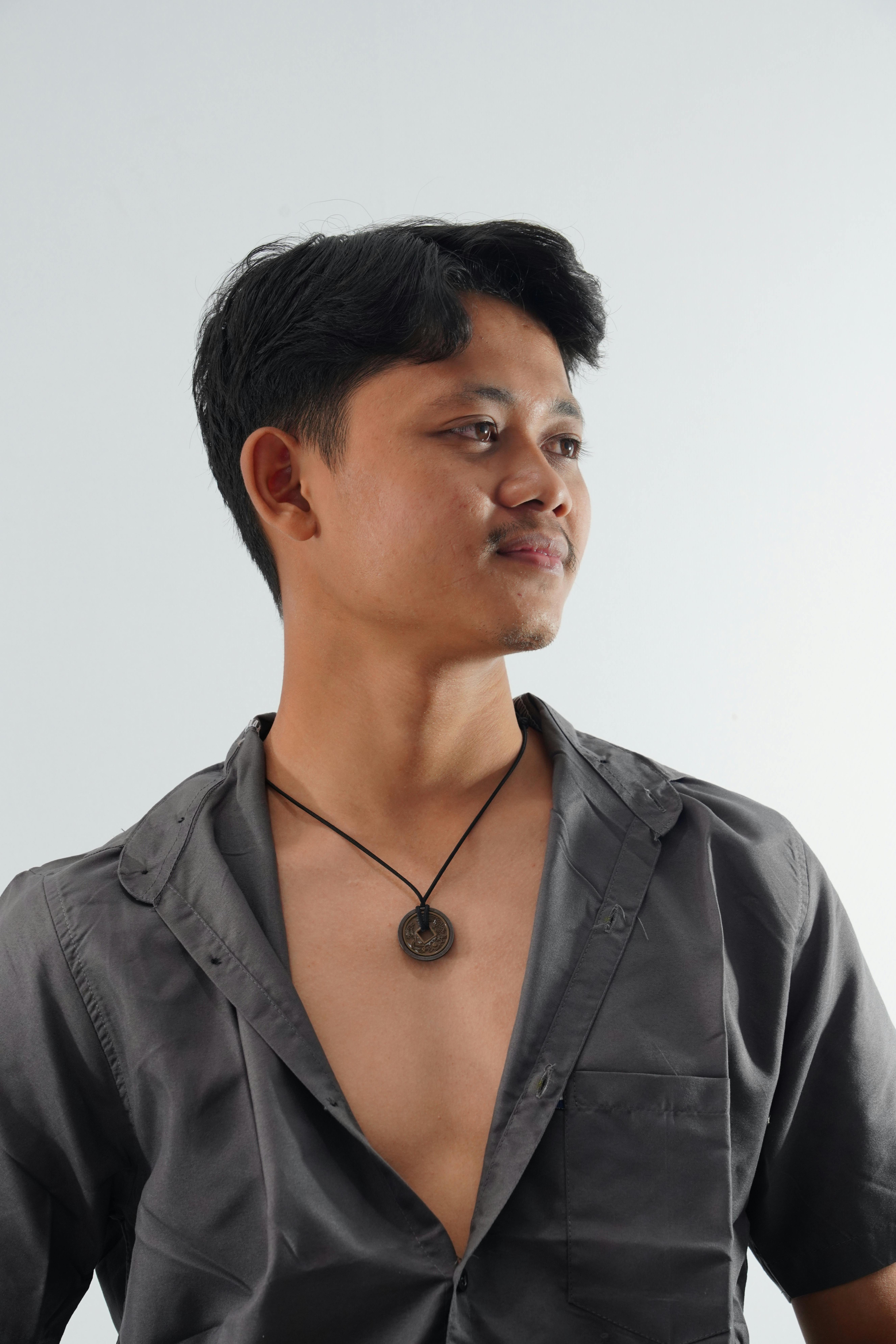 Retrato De Un Hombre Con Atuendo Informal · Foto de stock gratuita