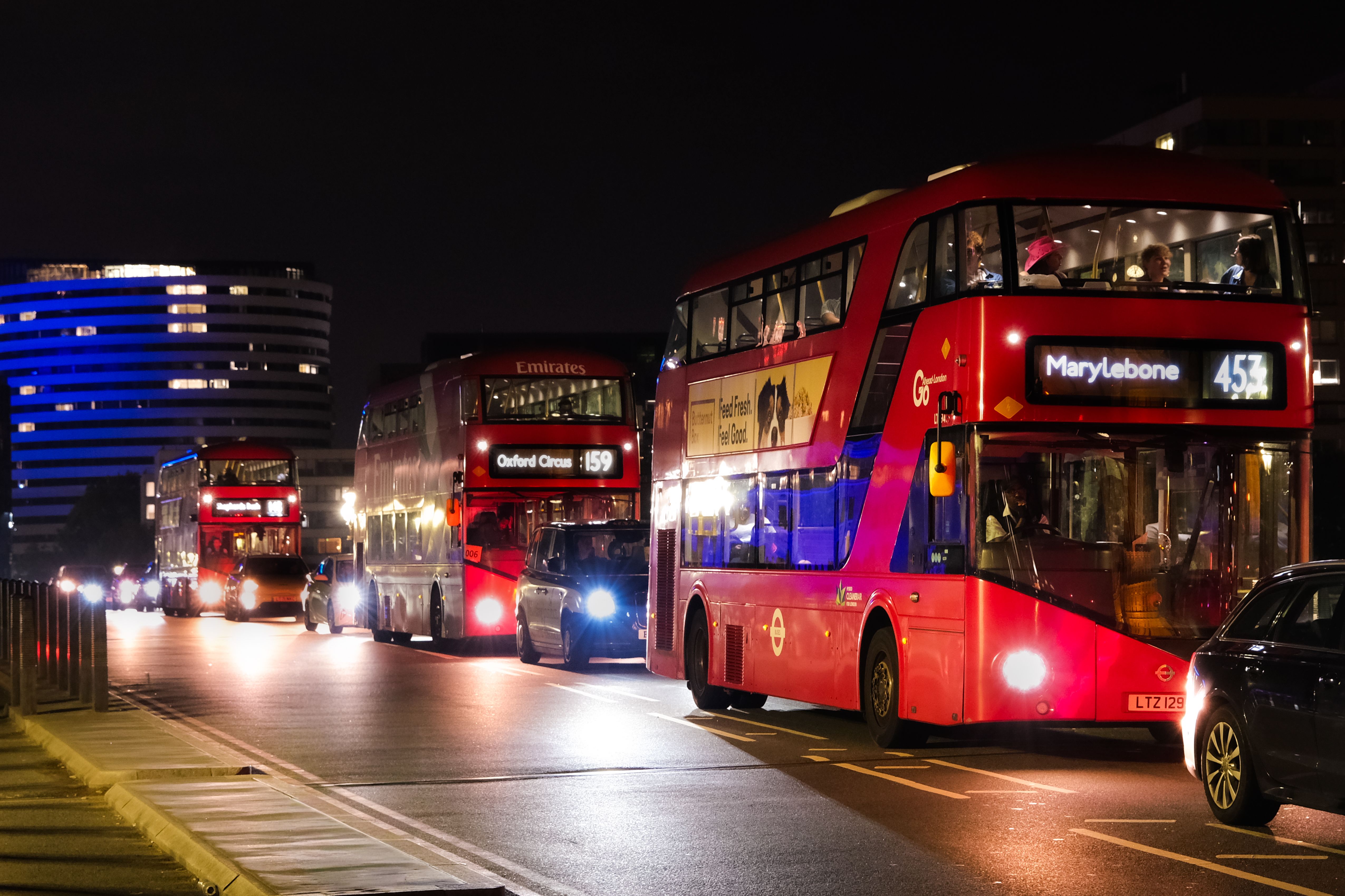 Iconic London Buses at Night in Traffic · Free Stock Photo
