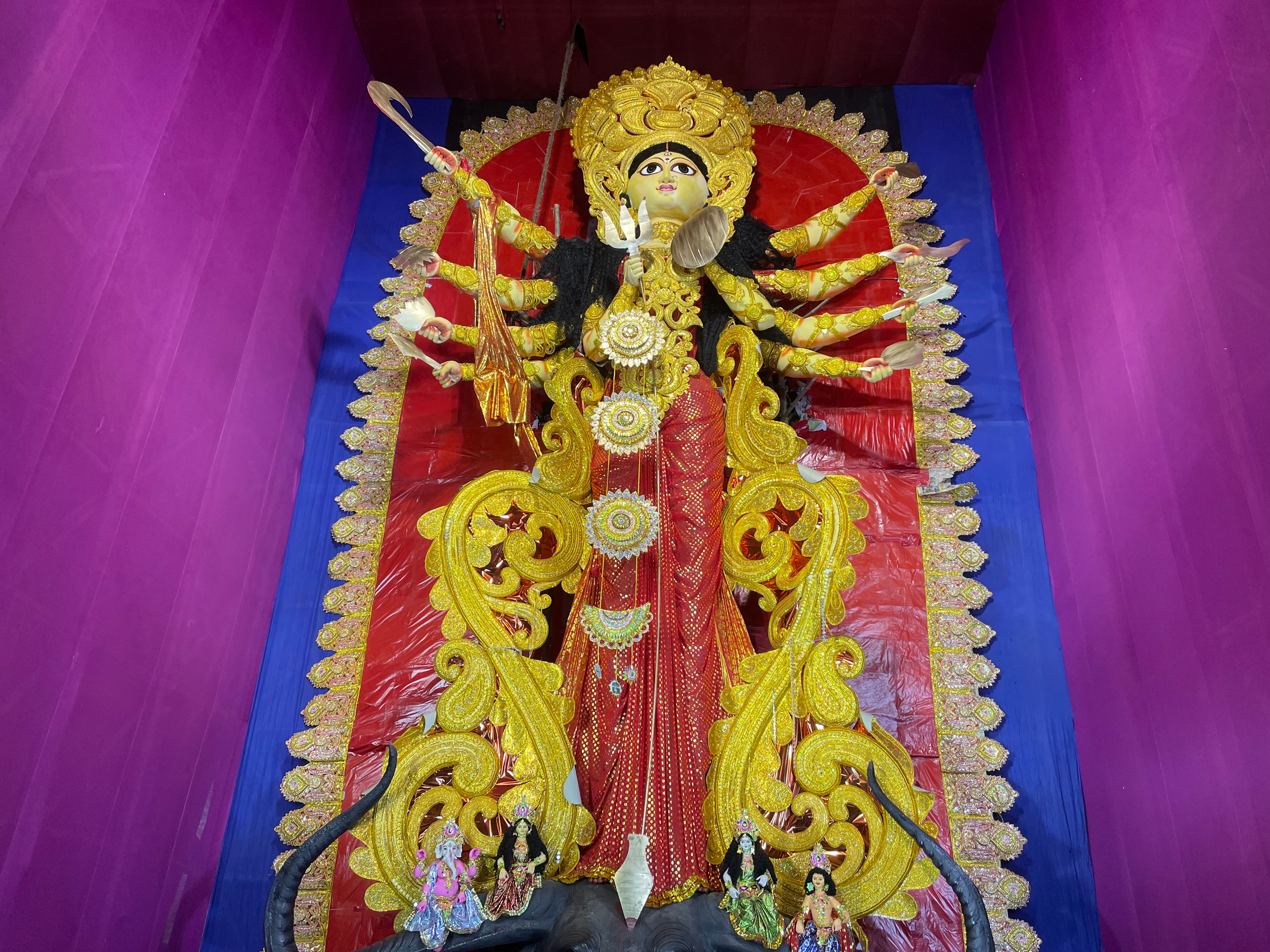Majestic Durga Idol with Vibrant Colors · Free Stock Photo